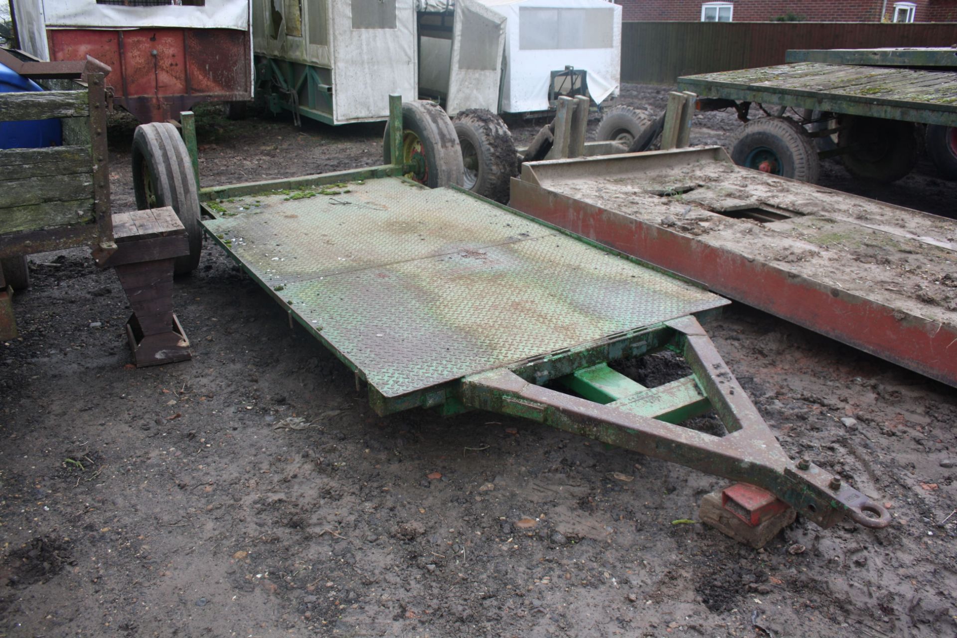 Single axle low loader with checker plate floor