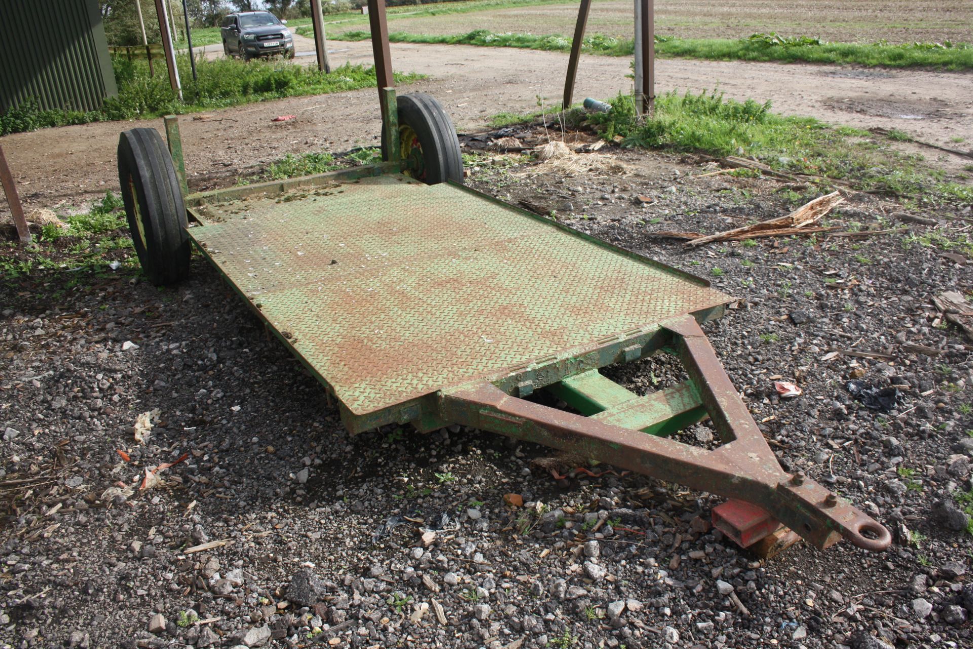 Single axle low loader with checker plate floor