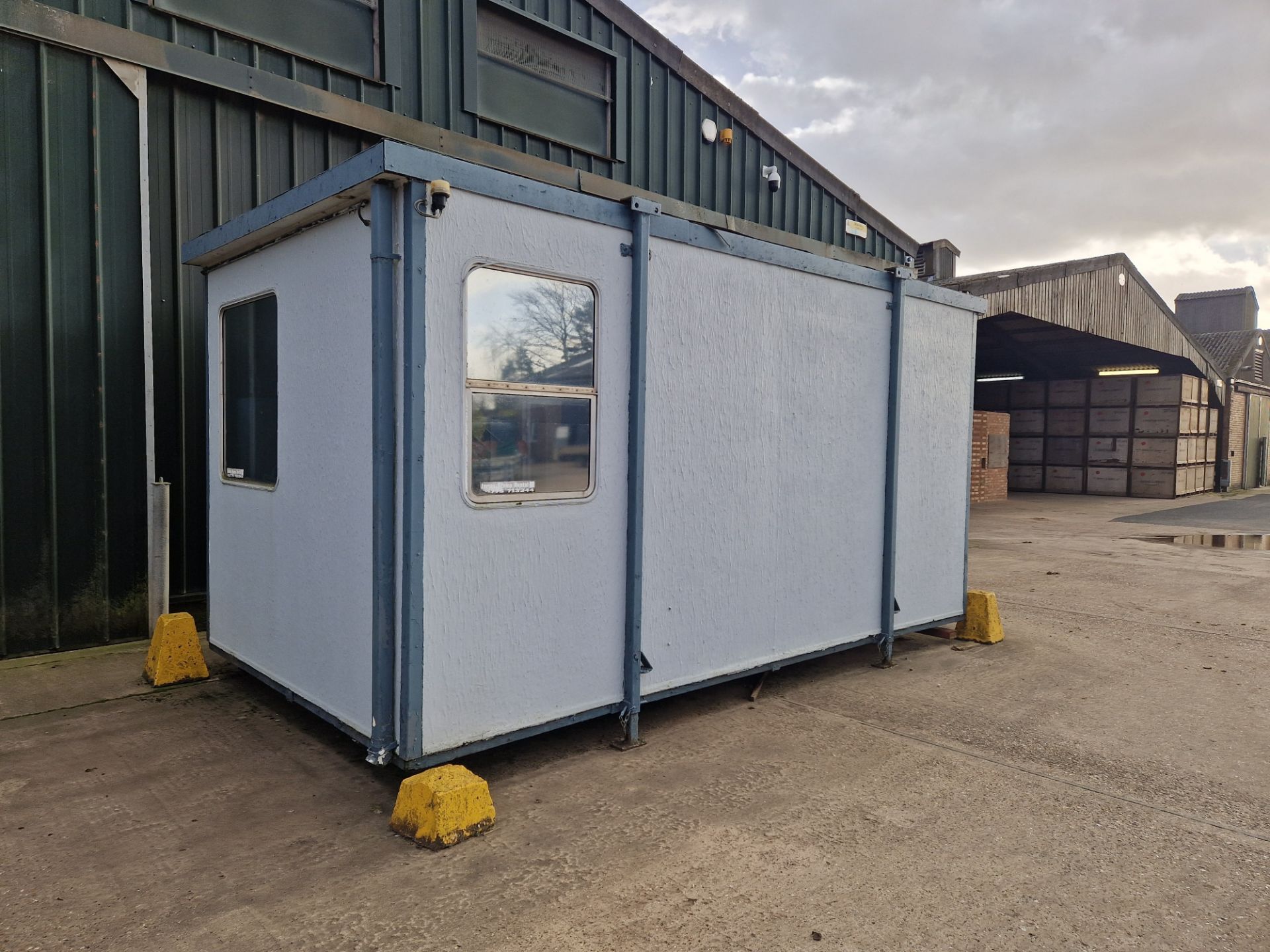 Portacabin 20ft long sold in situ