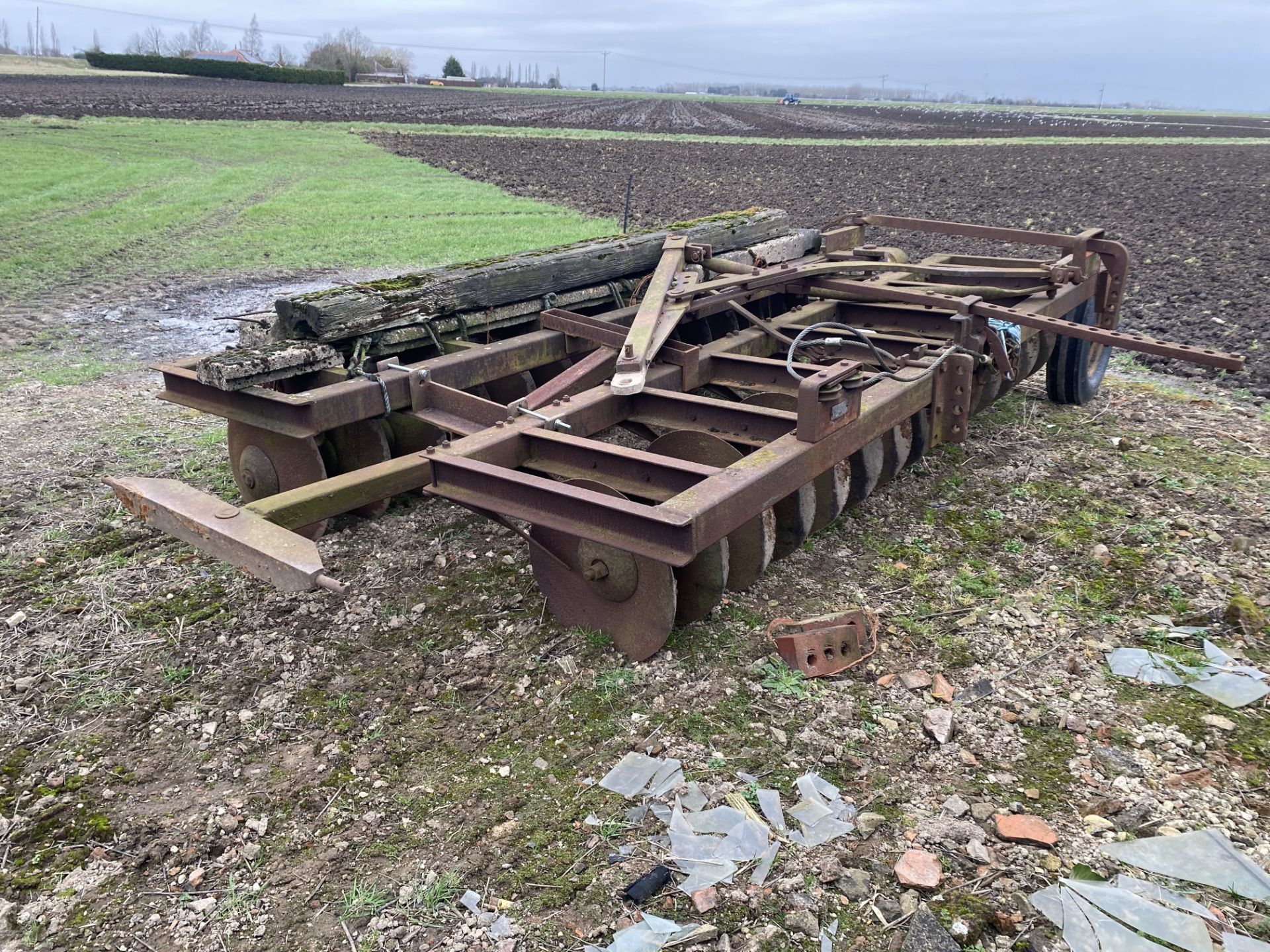 Ransomes 3.7m disc harrows, manual folding