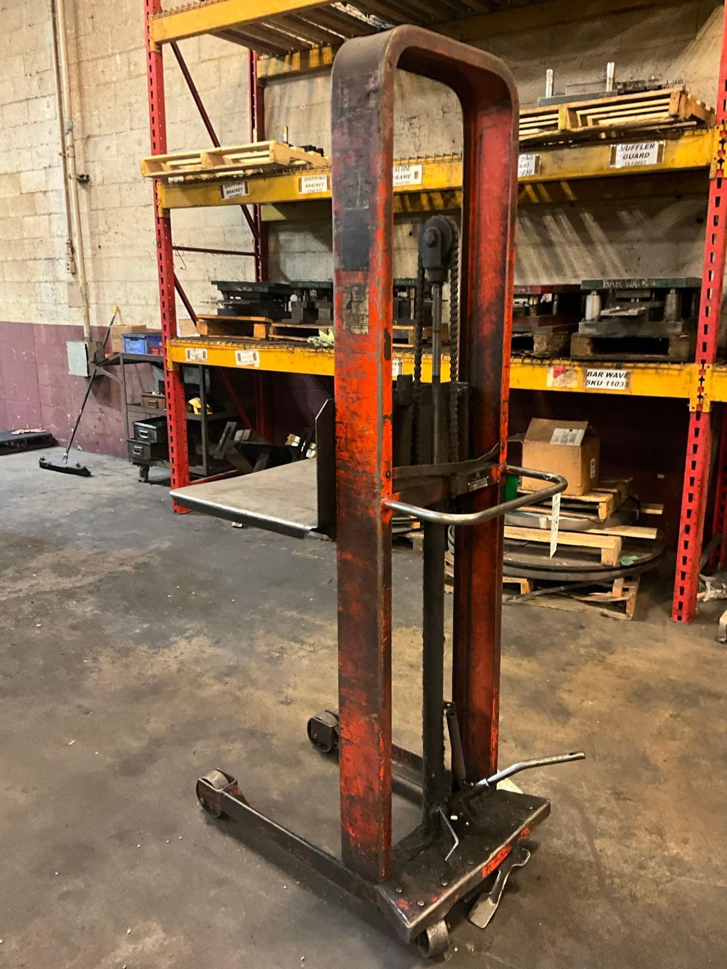 PRESTO LIFT. MODEL NUMBER M166. 1000 POUND CAPACITY. HEIGHT 143 INCHES ...
