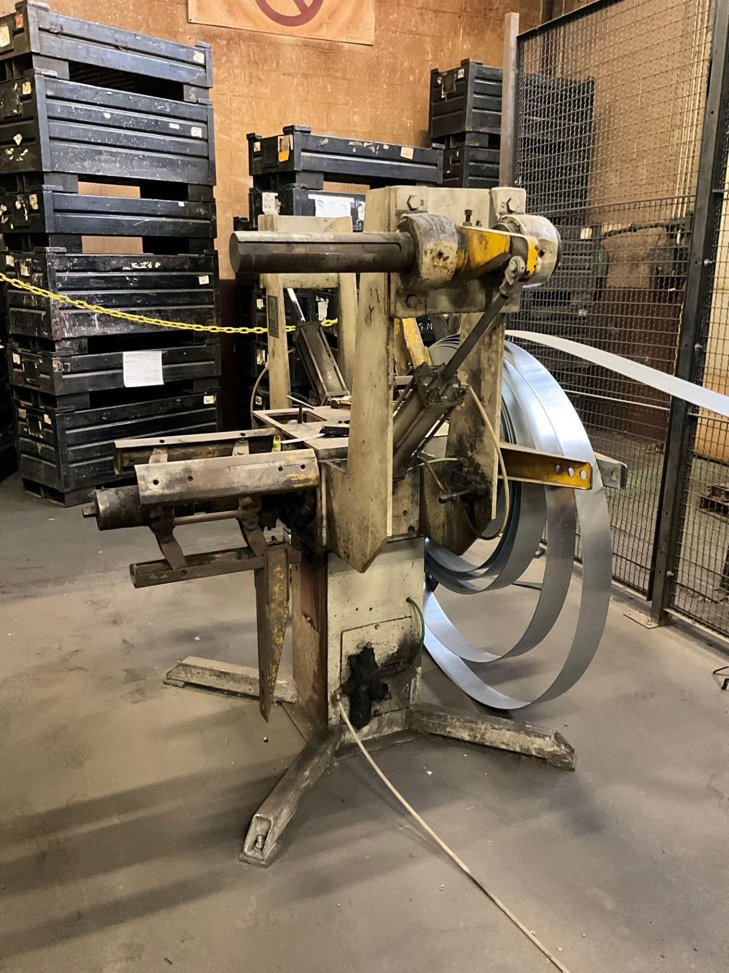 AIDA STAMPING MACHINE WITH MATERIAL STRAIGHTENER AND MATERIAL FEEDER ...