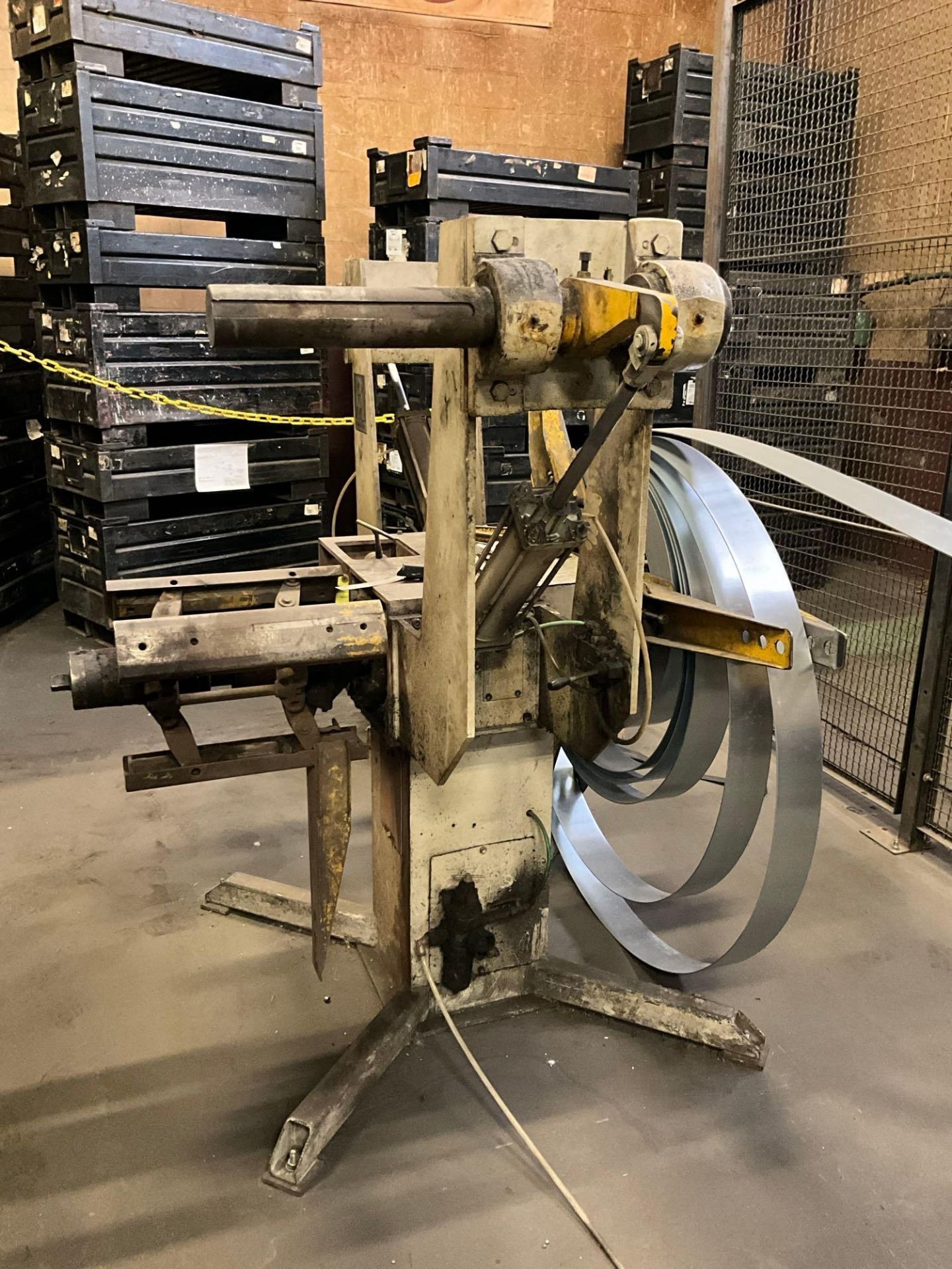AIDA STAMPING MACHINE WITH MATERIAL STRAIGHTENER AND MATERIAL FEEDER ...