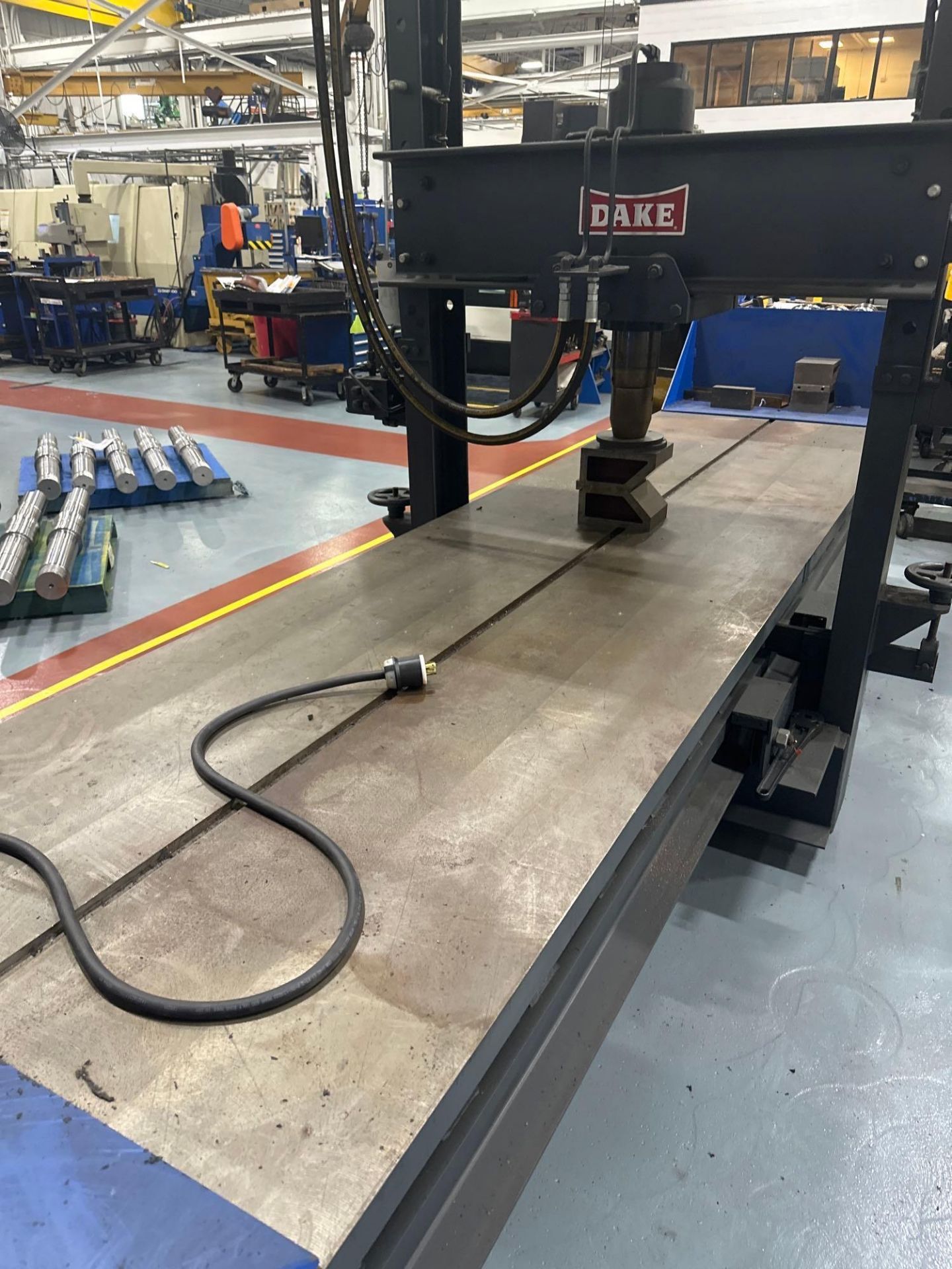 DAKE HYDRAULIC MOVABLE FRAME STRAIGHTENING PRESS WITH TABLE