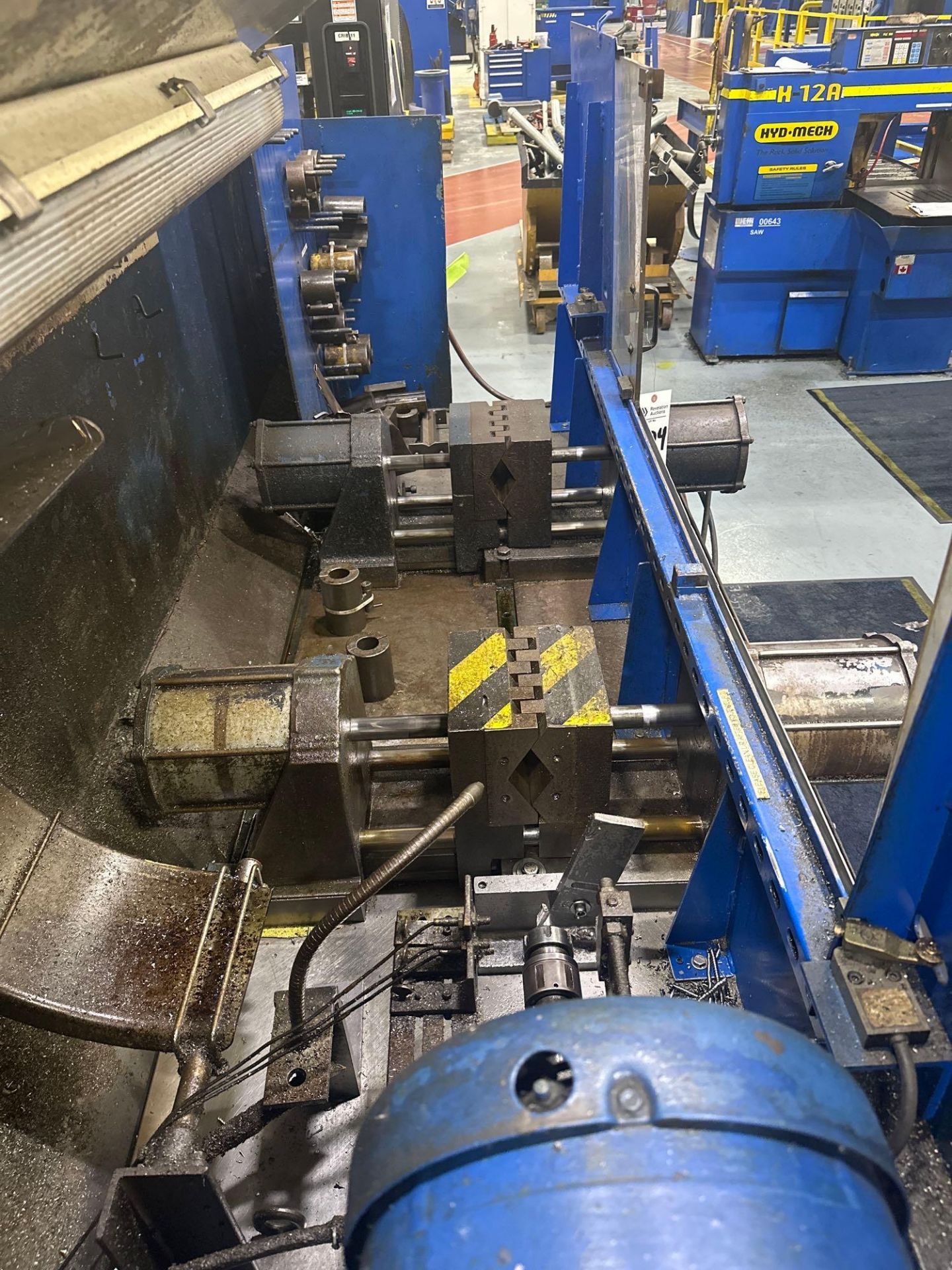 SHAFT CENTERING MACHINE (FINDS THE CENTERPOINT ON SHAFTS)
