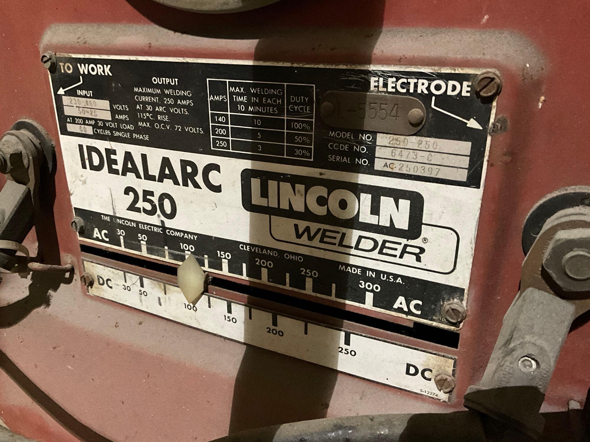 INPUT 230/460V, 60HZ OUTPUT 250 A AT 30 ARC VOLTS 115°C RISE MAX OCV 72 ...