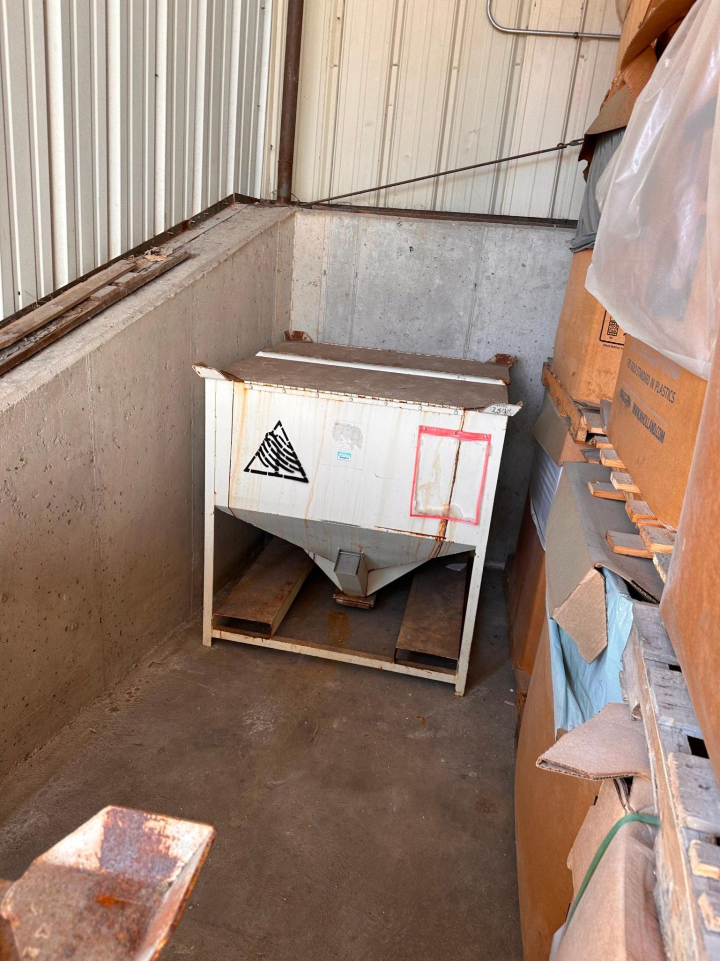 IMS CARBON STEEL BINS 43" X 43" X 20" ST. SIDE W/ 24" CONE STACKABLE 8 ...