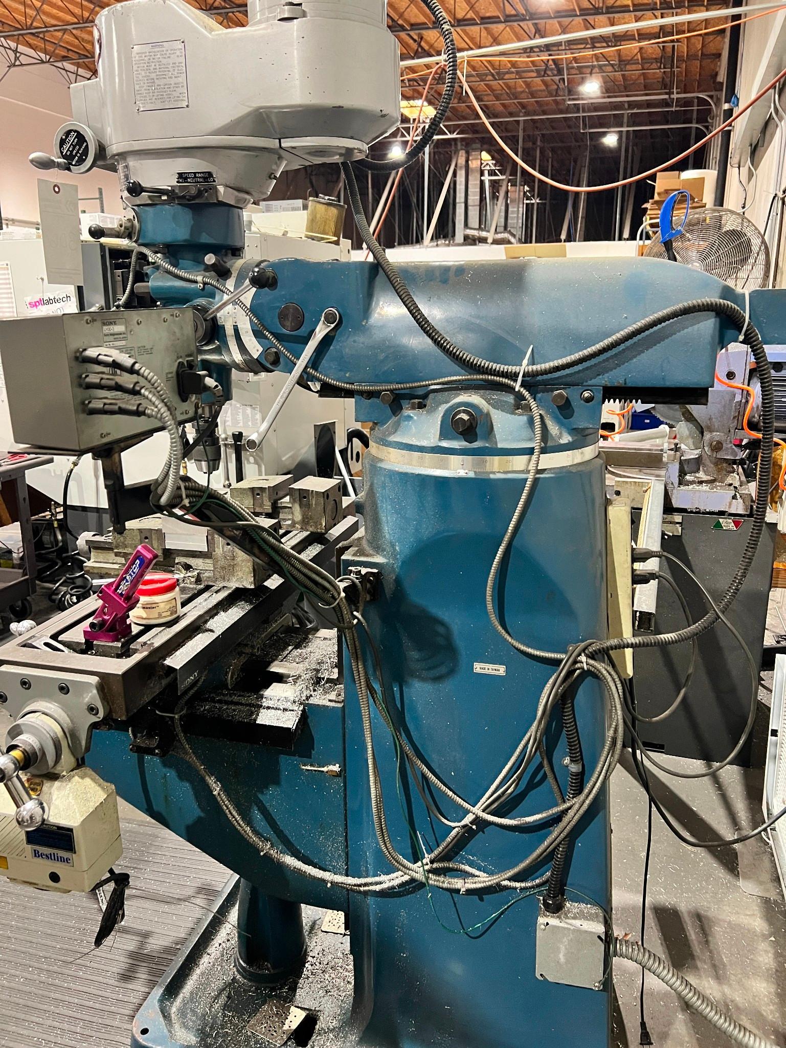 ATRUMP K2V MILL WITH POWERFEED AND SONY DRO SN: K2V-151 TABLE 9″ X 49 ...