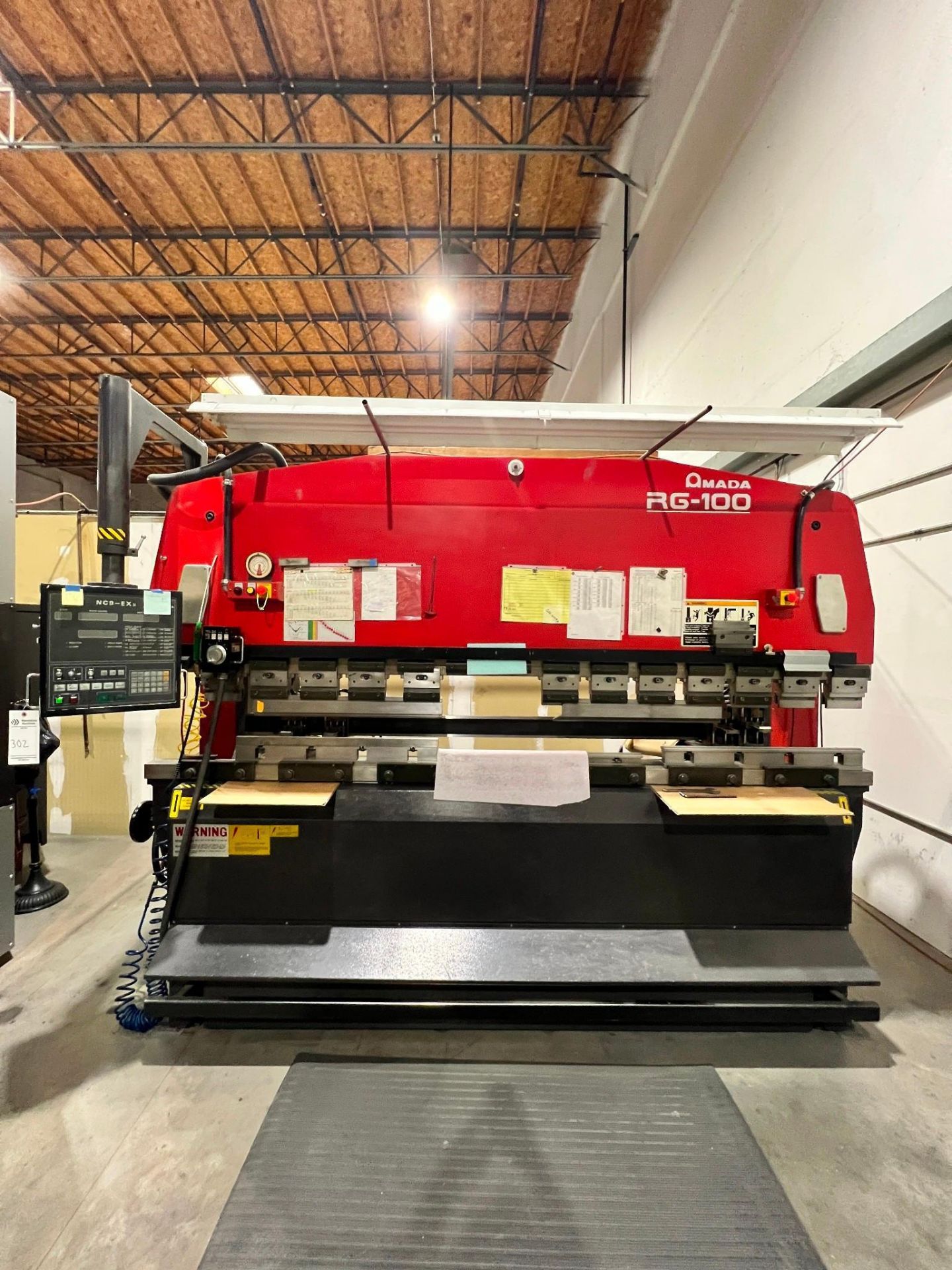 1997 AMADA RG-100 100 TON 10' PRESS BRAKE SN: 105672 AMADA NC9-EXII ...