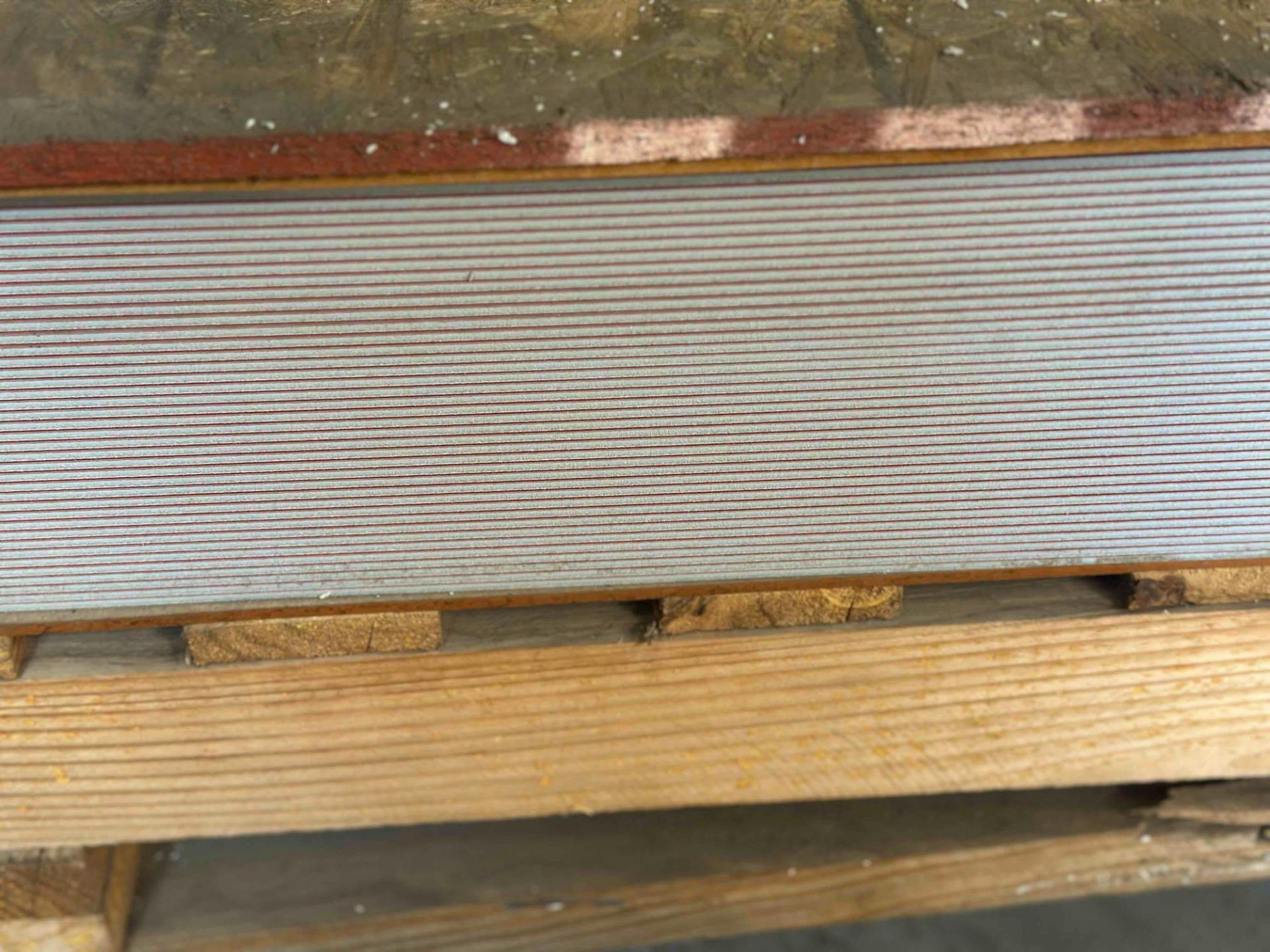 40 SHEETS OF ALPOLIC ACM RED 62"X146"X4MM Item Location - Glendale, AZ