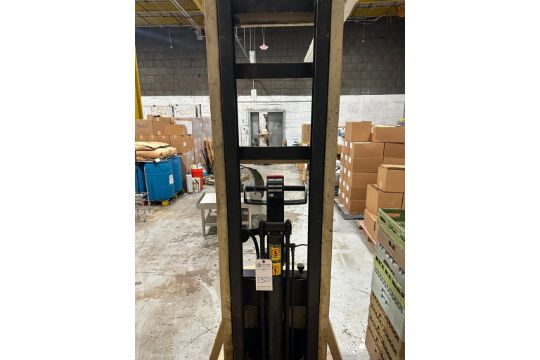 CROWN 20MT WALKIE PALLET STACKER FORKLIFT Item Location - Cincinnati, OH