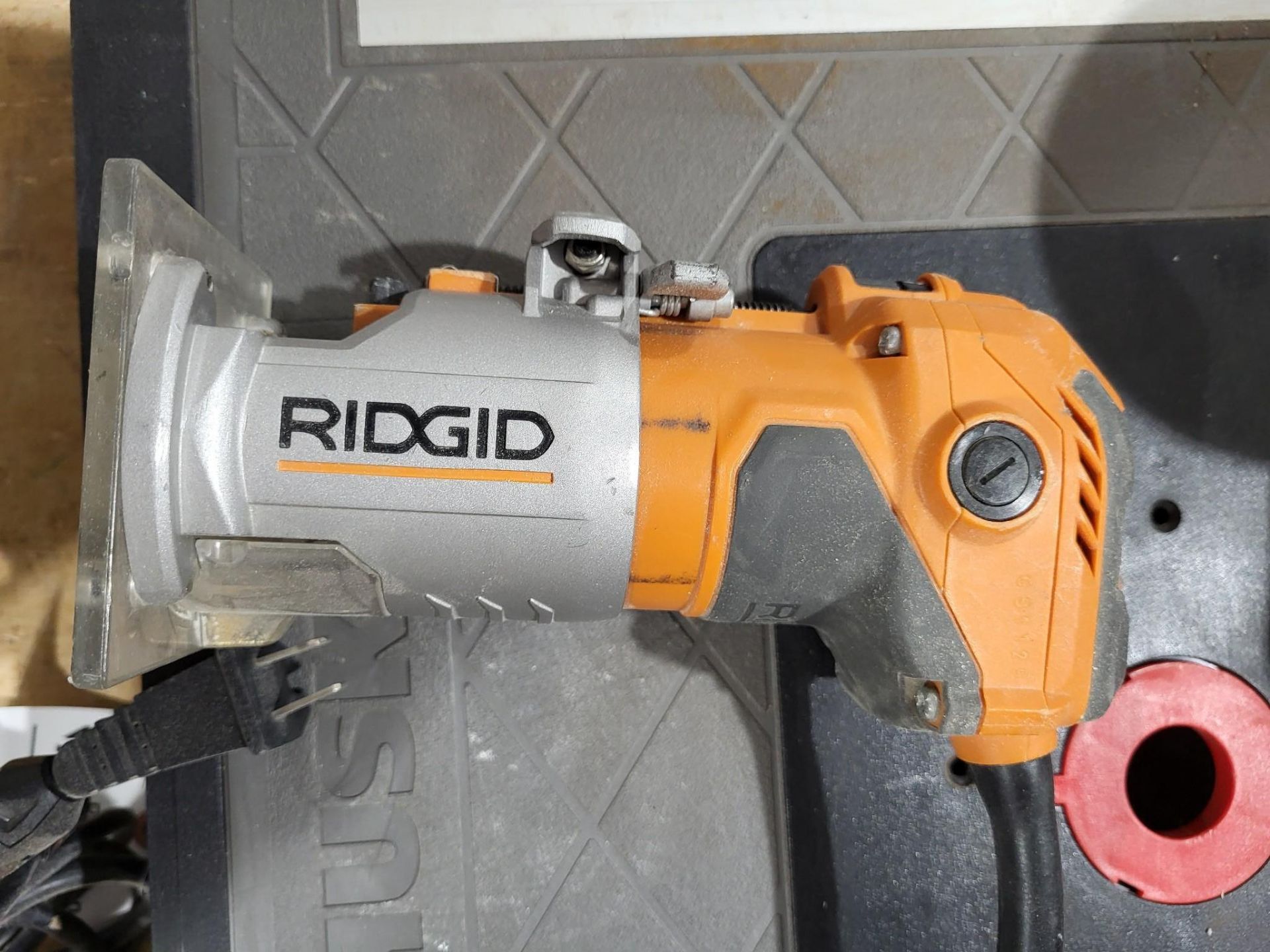 (2) CORDED ROUTERS, PORTER CABLE, RIDGID R2401 AND HUSKY FOLDING ROUTER ...