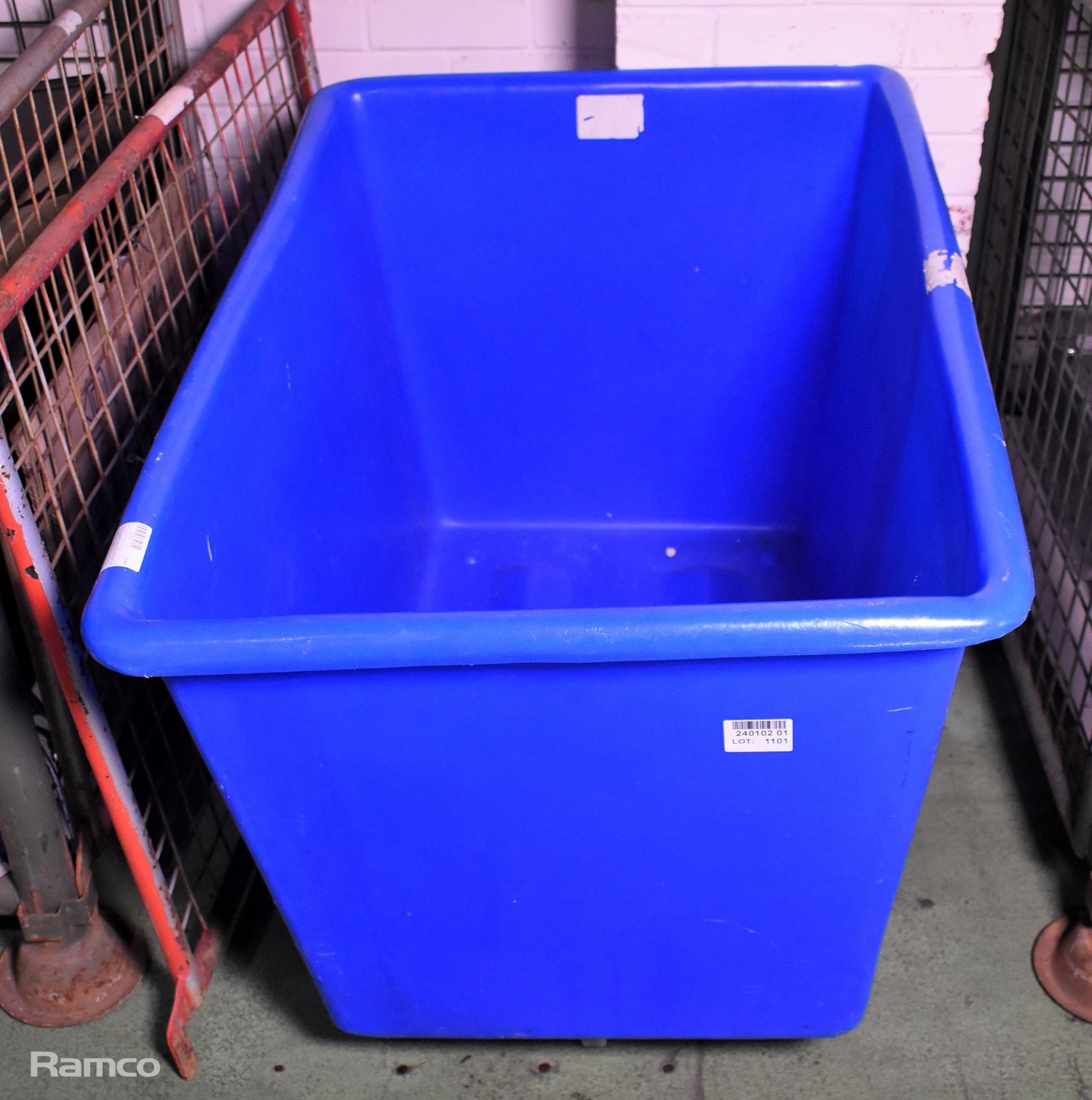 Blue plastic laundry trolley - W 1000 x D 680 x H 740mm