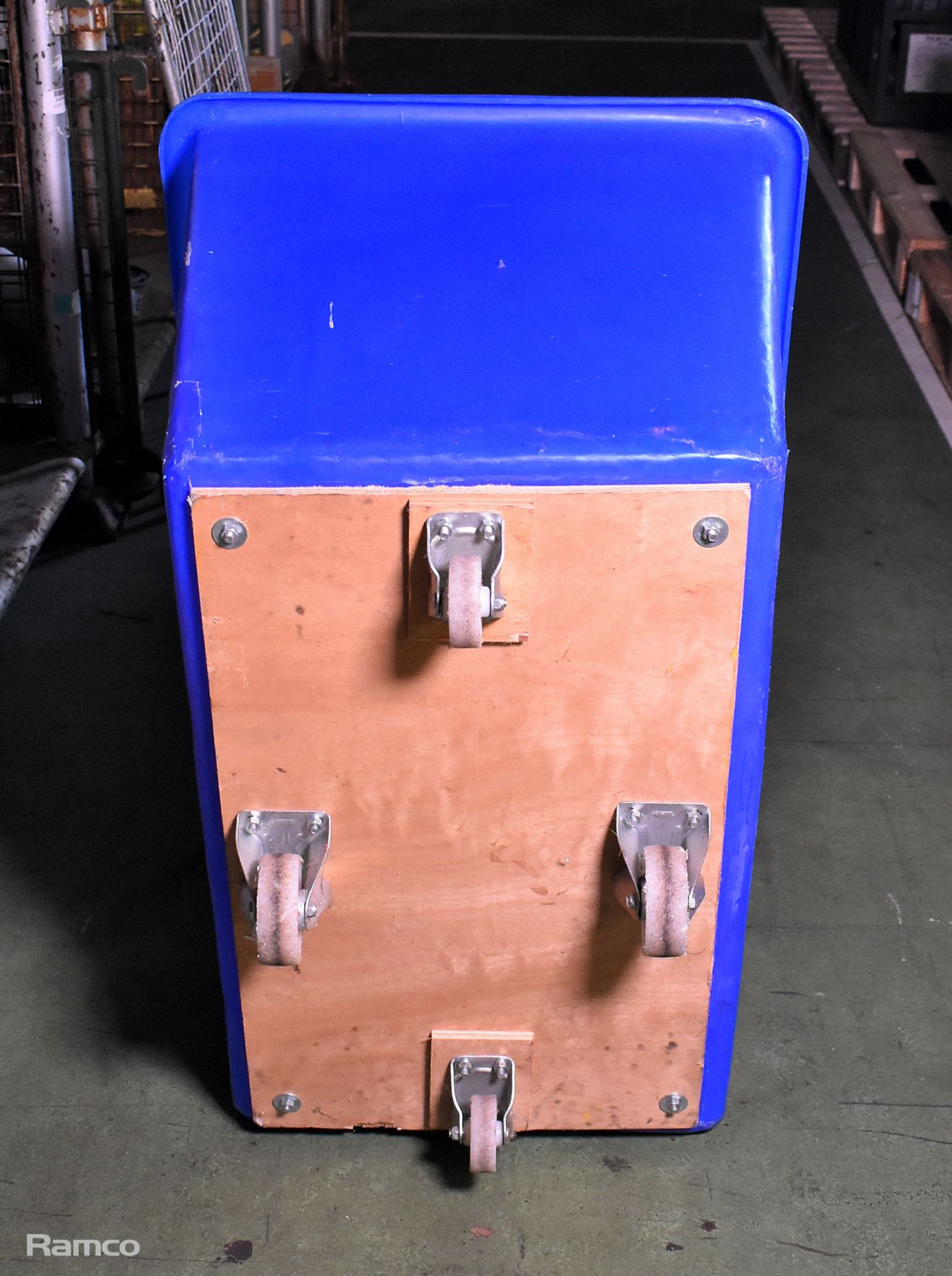 Blue plastic laundry trolley - W 1000 x D 680 x H 740mm