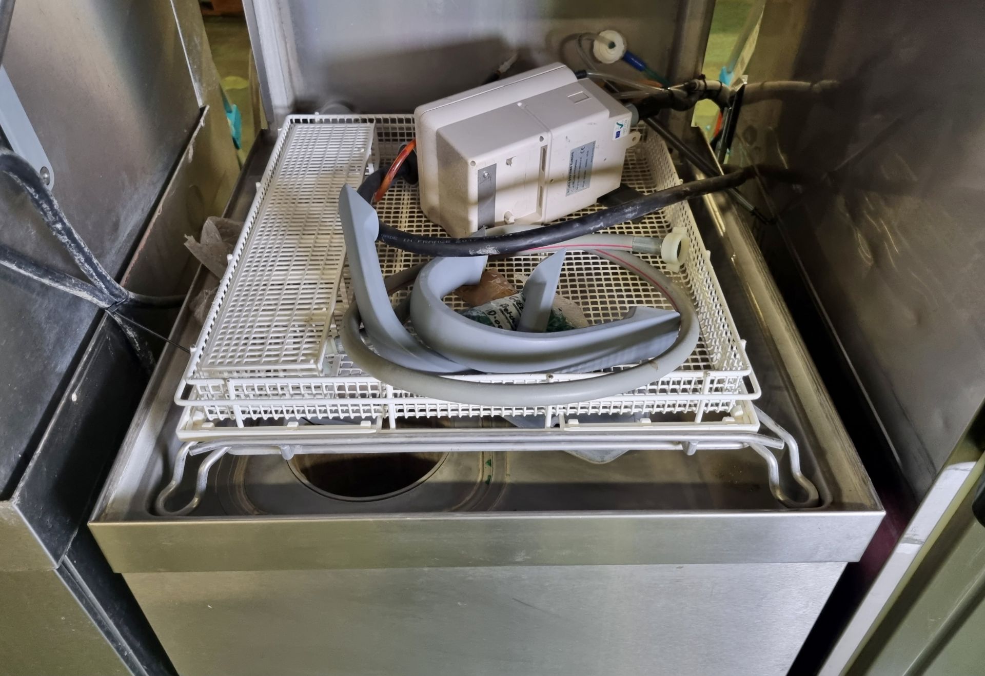 Winterhalter PT-M pass through dishwasher - W 610 x D 740 x H 1600mm