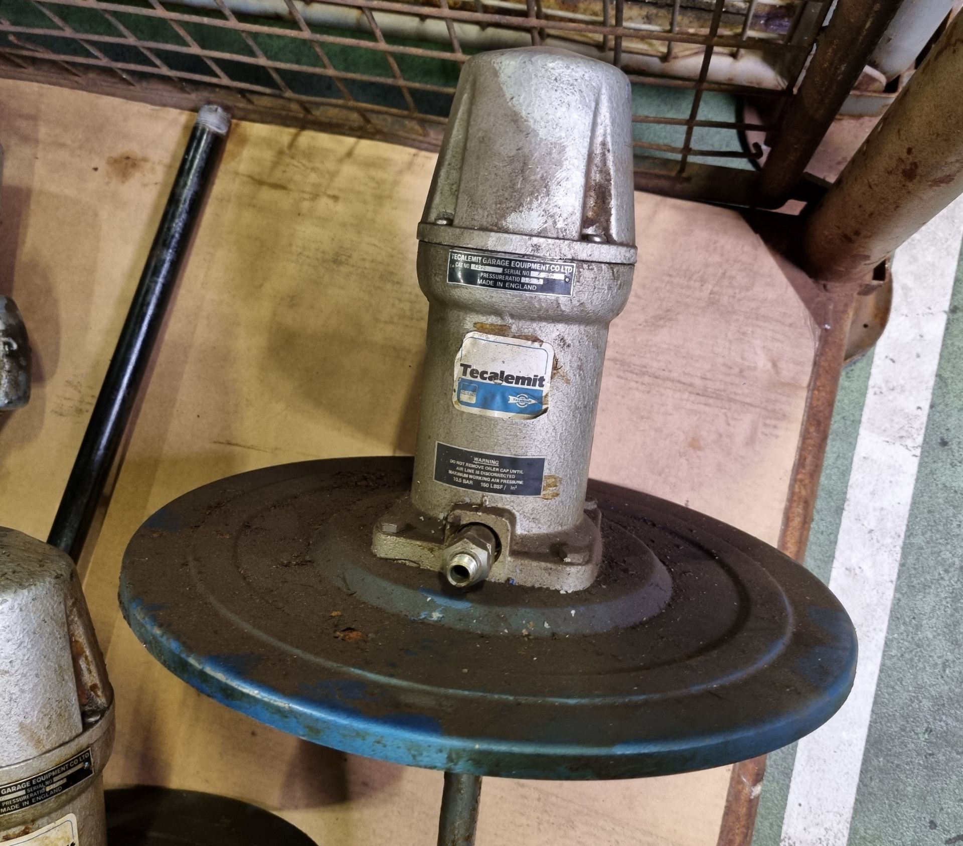 3x Tecalemit 79006 pneumatic oil pump lances 2x Tecalemit pneumatic ...