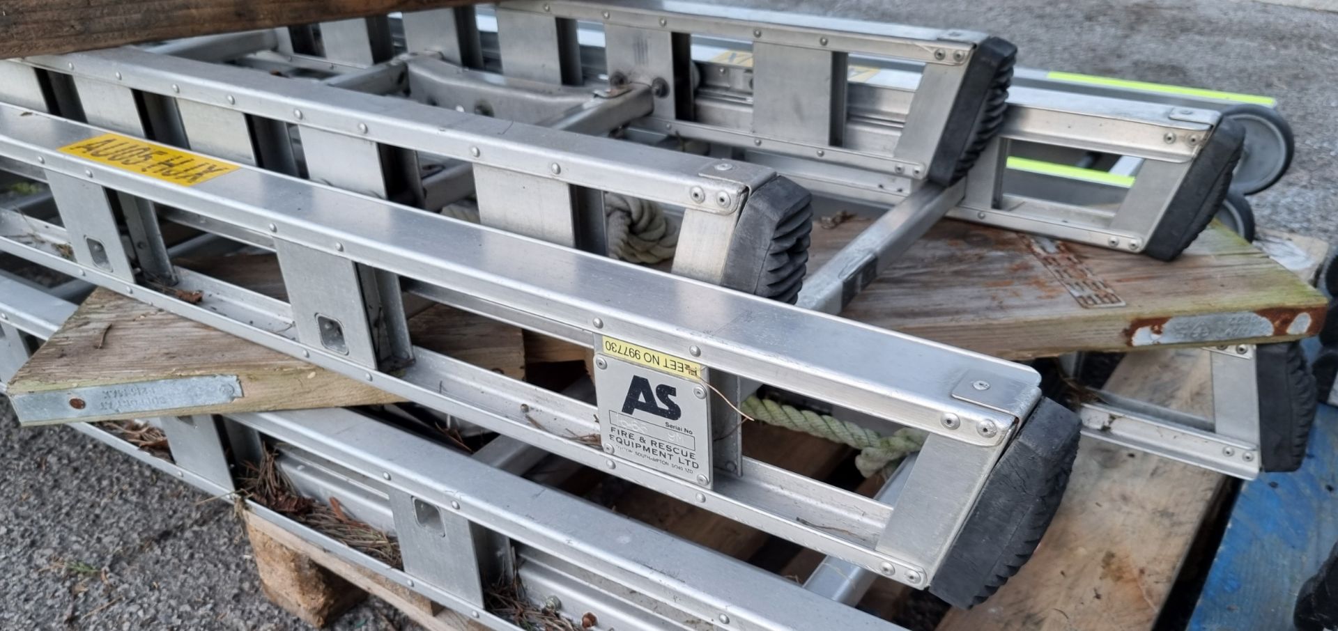 AS Fire & Rescue double extension ladder - approx 30 ft in length - 2 ...