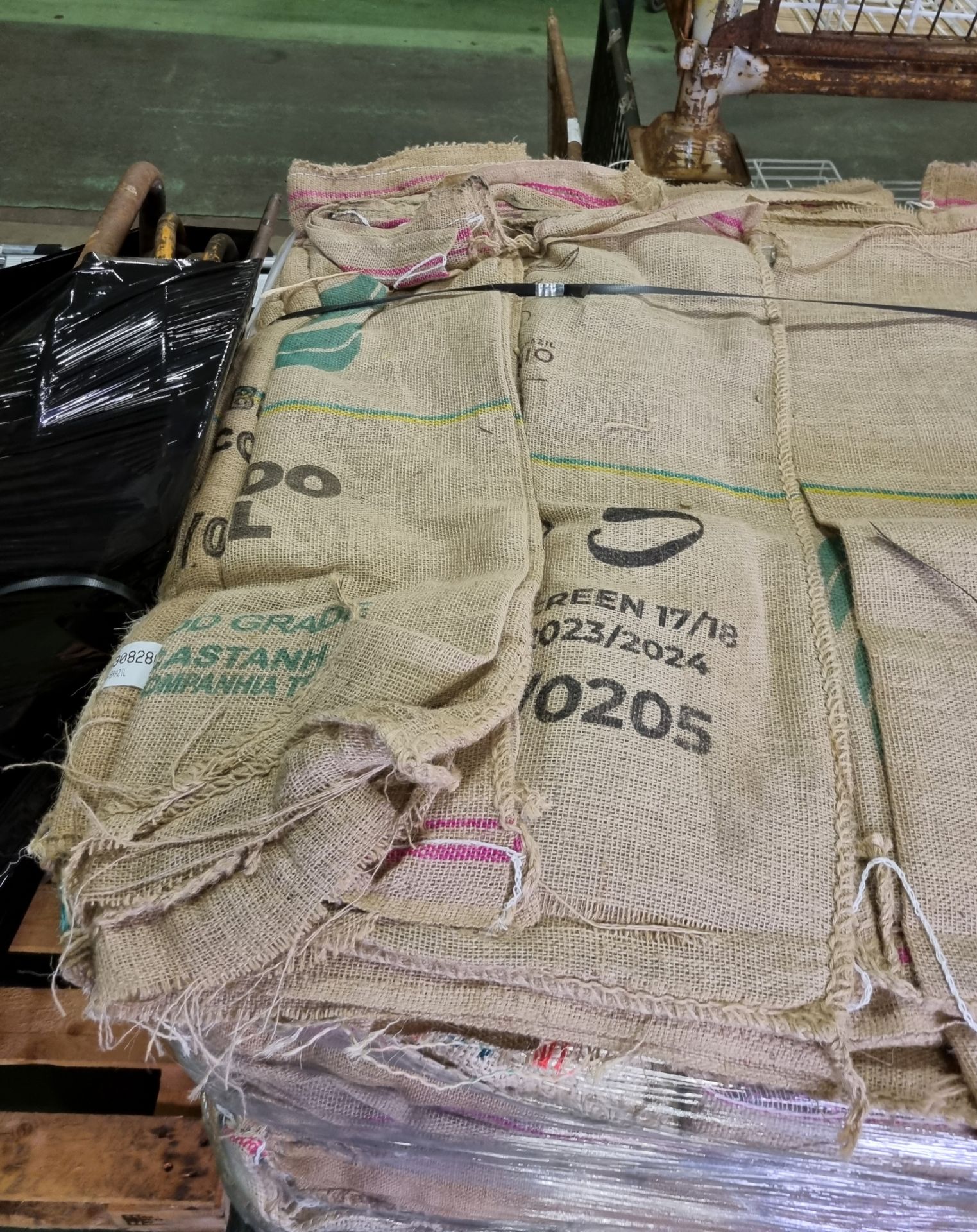 Hessian sacks - L 700 x W 2 x H 1000mm - cut open on side