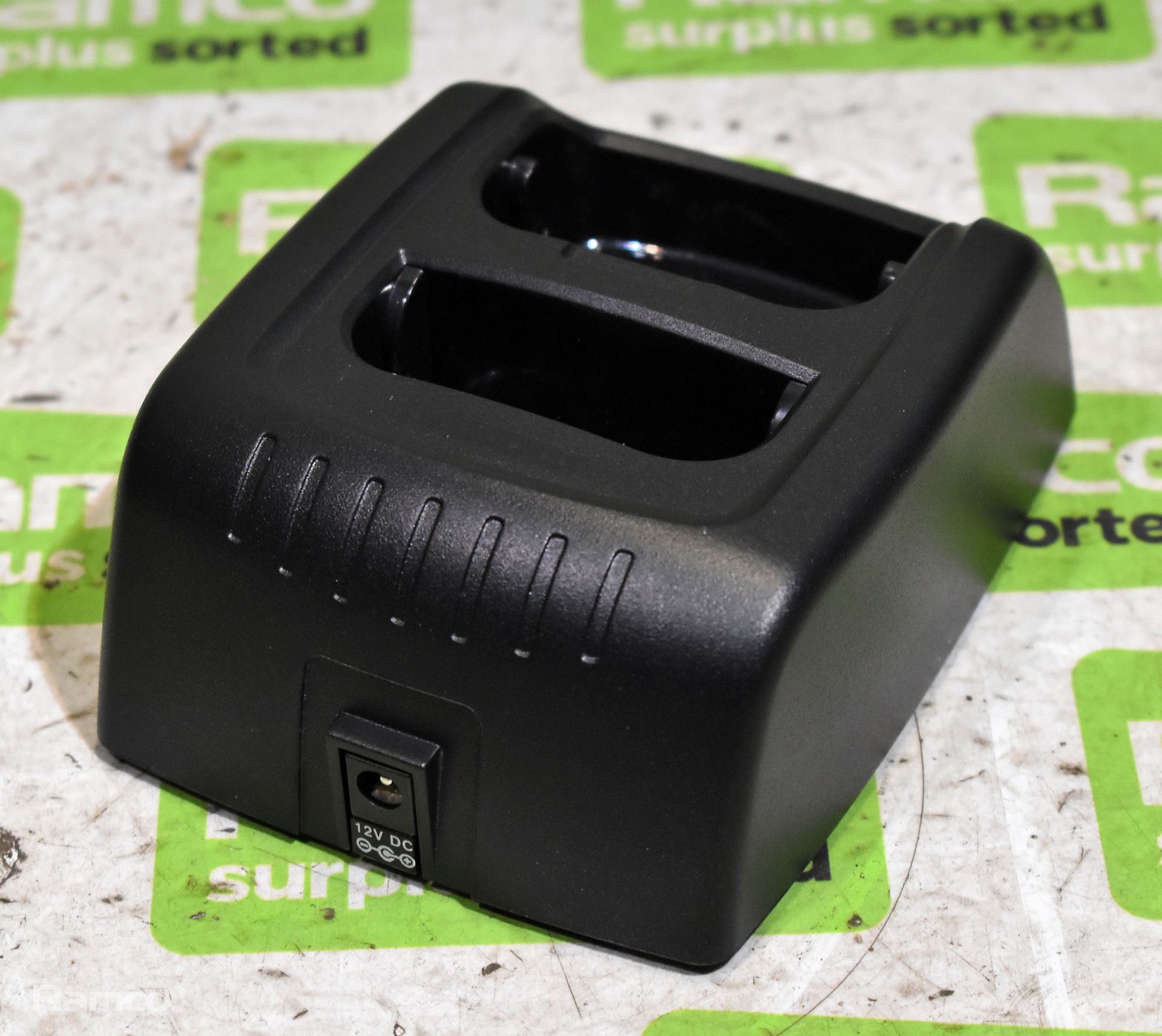 32x Maxon CHQ-700D charger pods