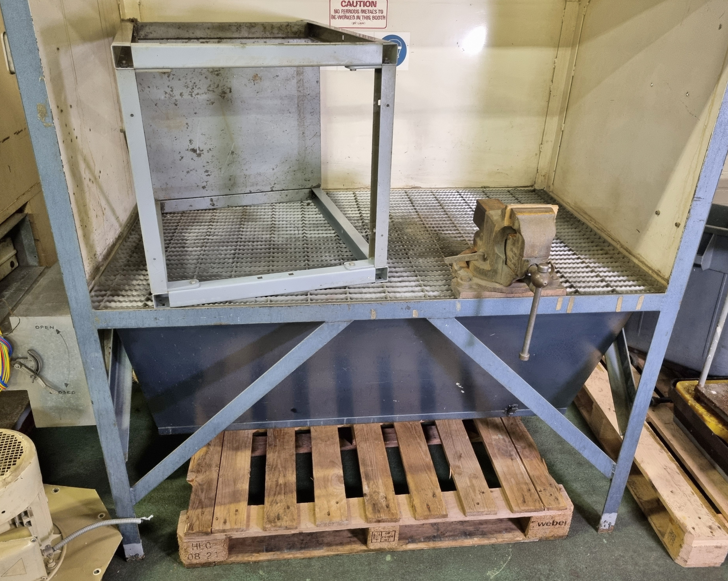 Lakestyle paint / fettling booth - W 1900 x W 1100 x H 2250mm