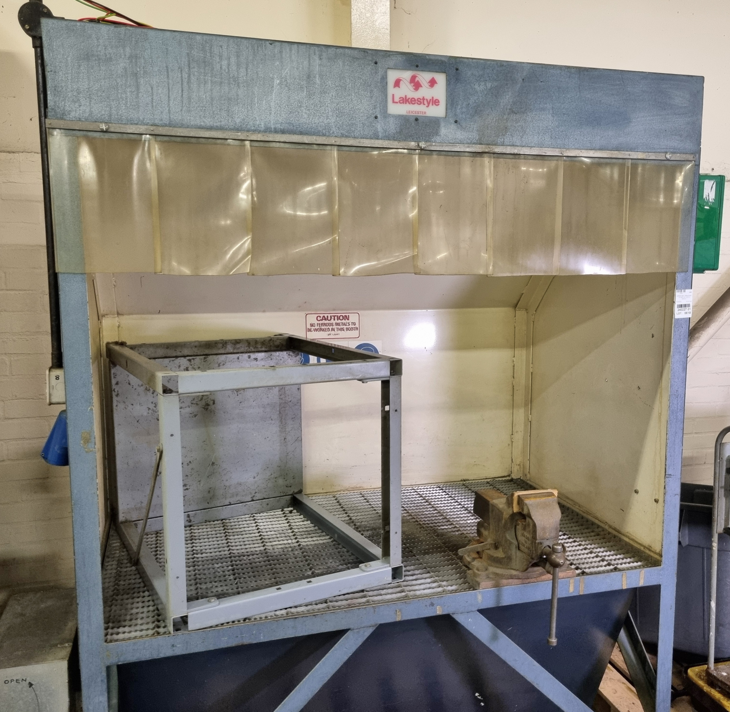 Lakestyle paint / fettling booth - W 1900 x W 1100 x H 2250mm