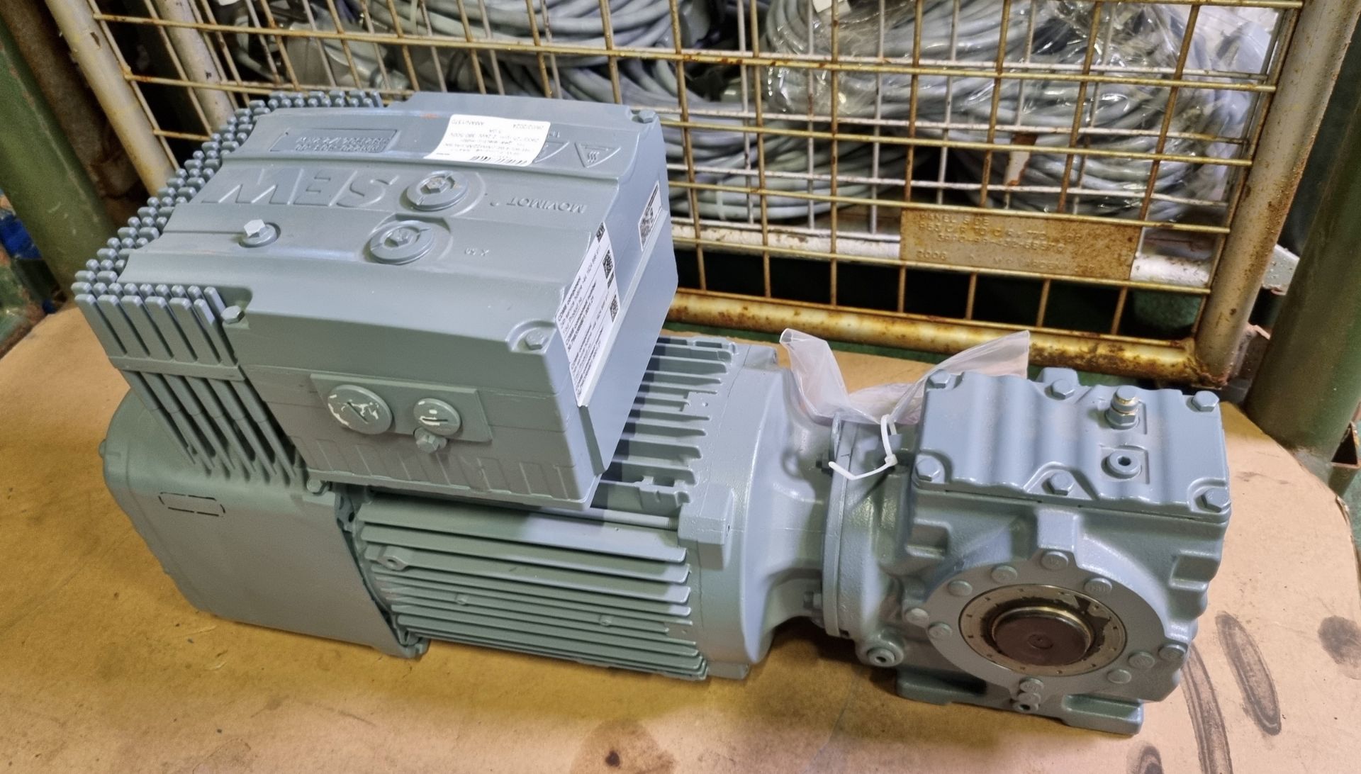 3x SEW-Eurodrive SA47/T DRE90L4/BE2/MM22/MO/AVSK/TH gear electric ...