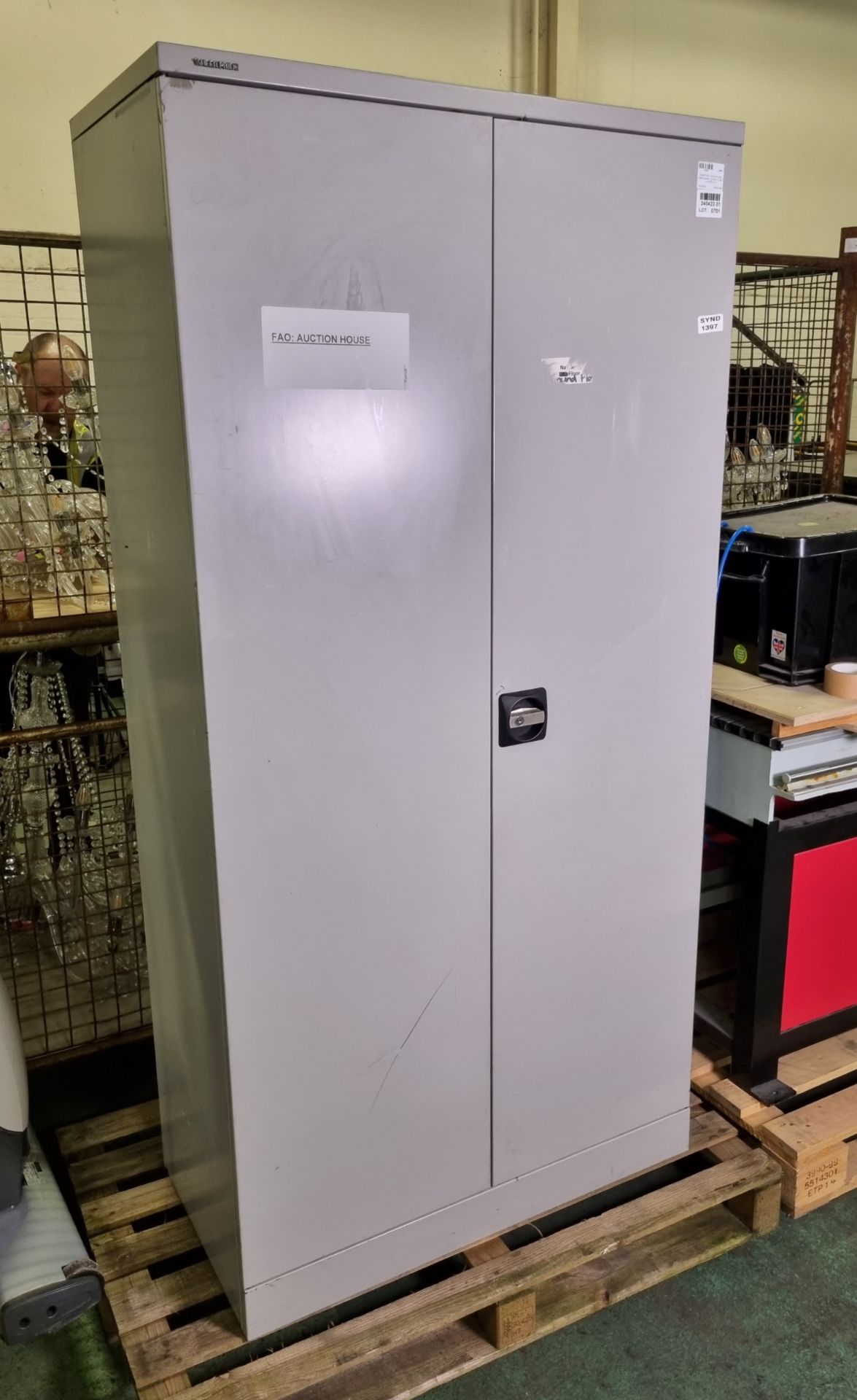 Sheer Pride - Grey twin door metal cabinet W 900 x D 490 x H 1830 mm