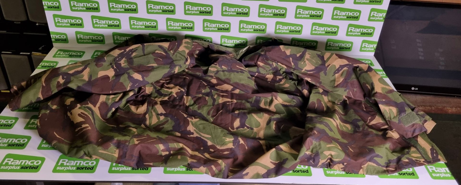 100x British Army DPM jacket liner woodland - mixed grades and sizes ...
