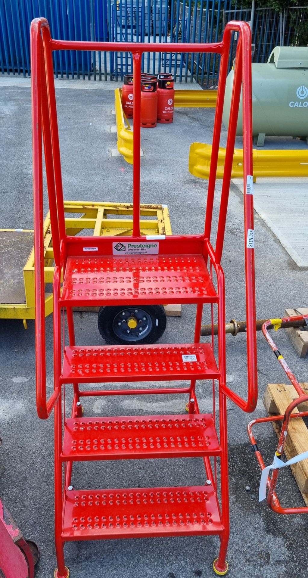 Steptek mobile platform safety steps - platform height: 920mm - W 640 x ...