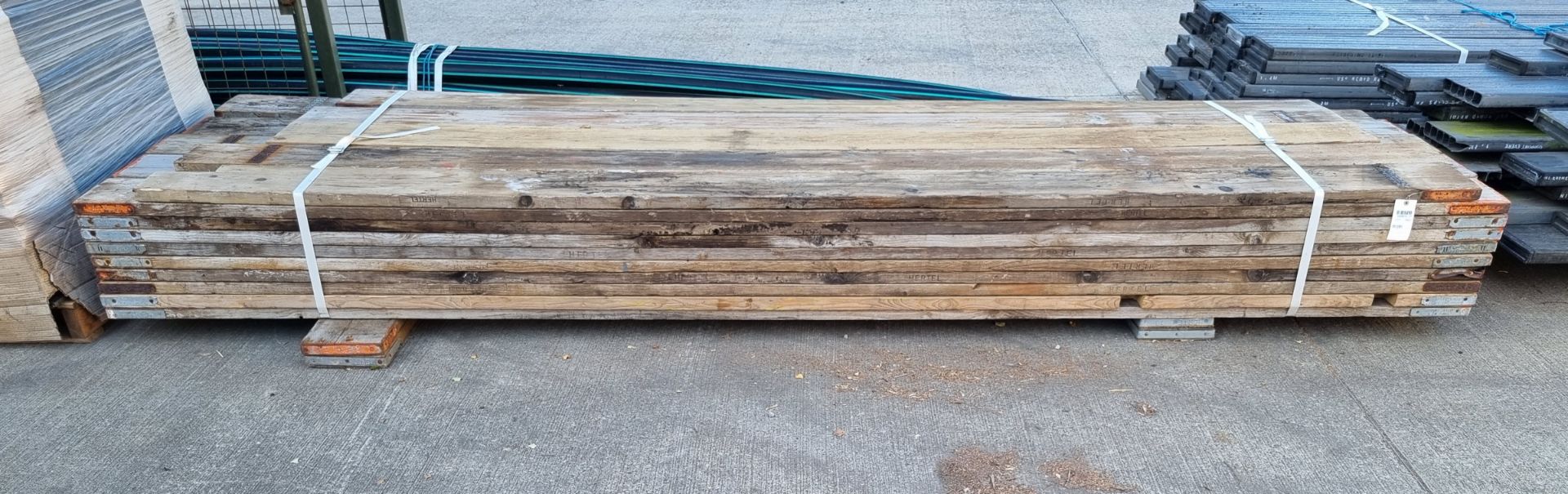 50x Wooden scaffold planks - mixed sizes (longest length - W 3940 x D ...