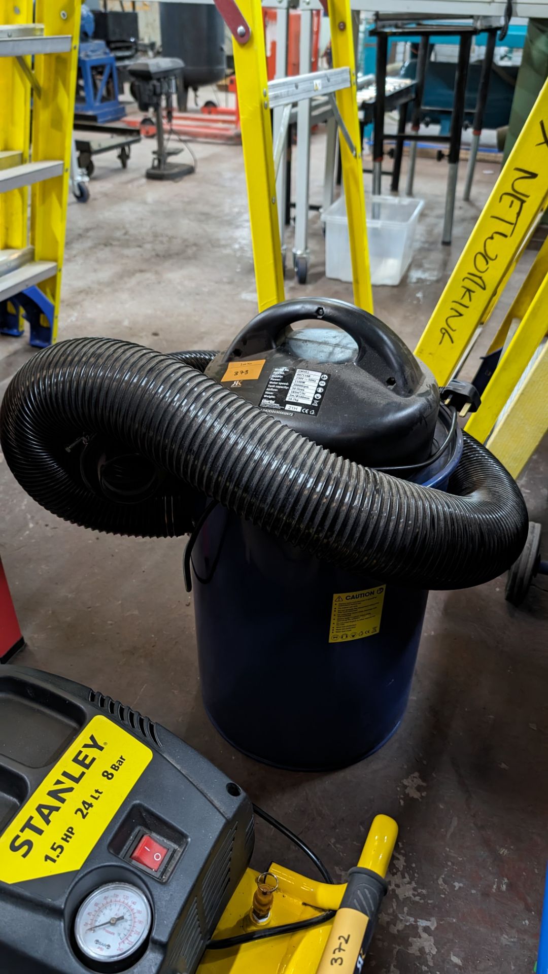 Clarke CWVE1 industrial vacuumPlease note, this lot is subject to VAT ...