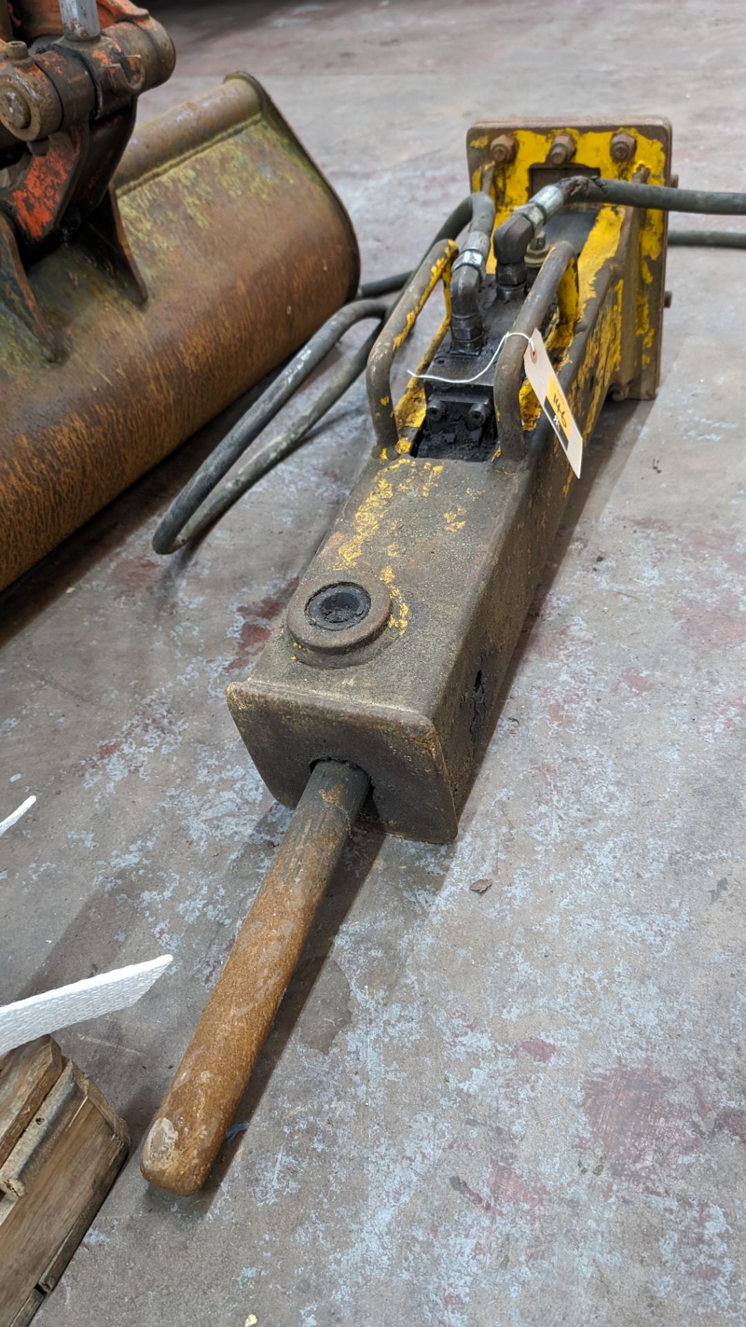 Breaker attachment suitable for use with the Kubota mini excavator lot ...