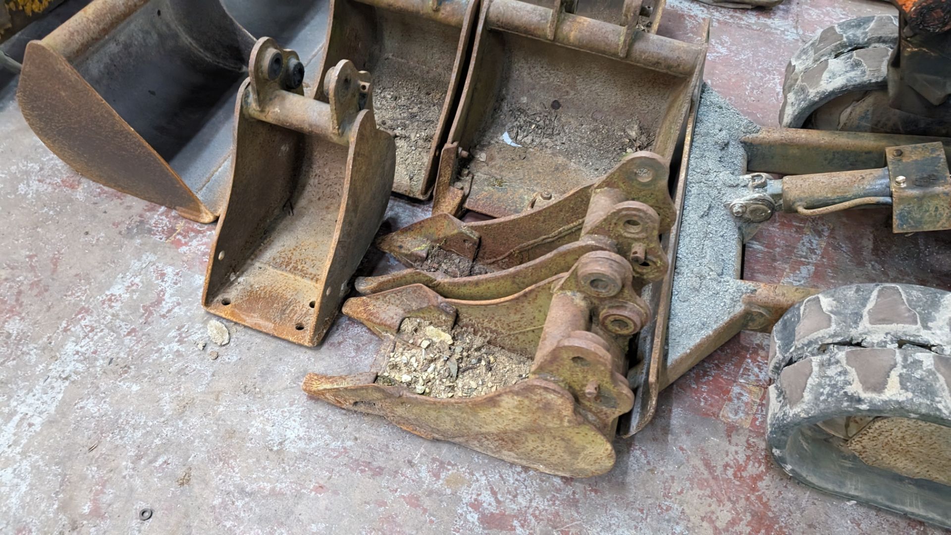 Kubota model KX36-3 tracked mini excavator including a total of 7 ...