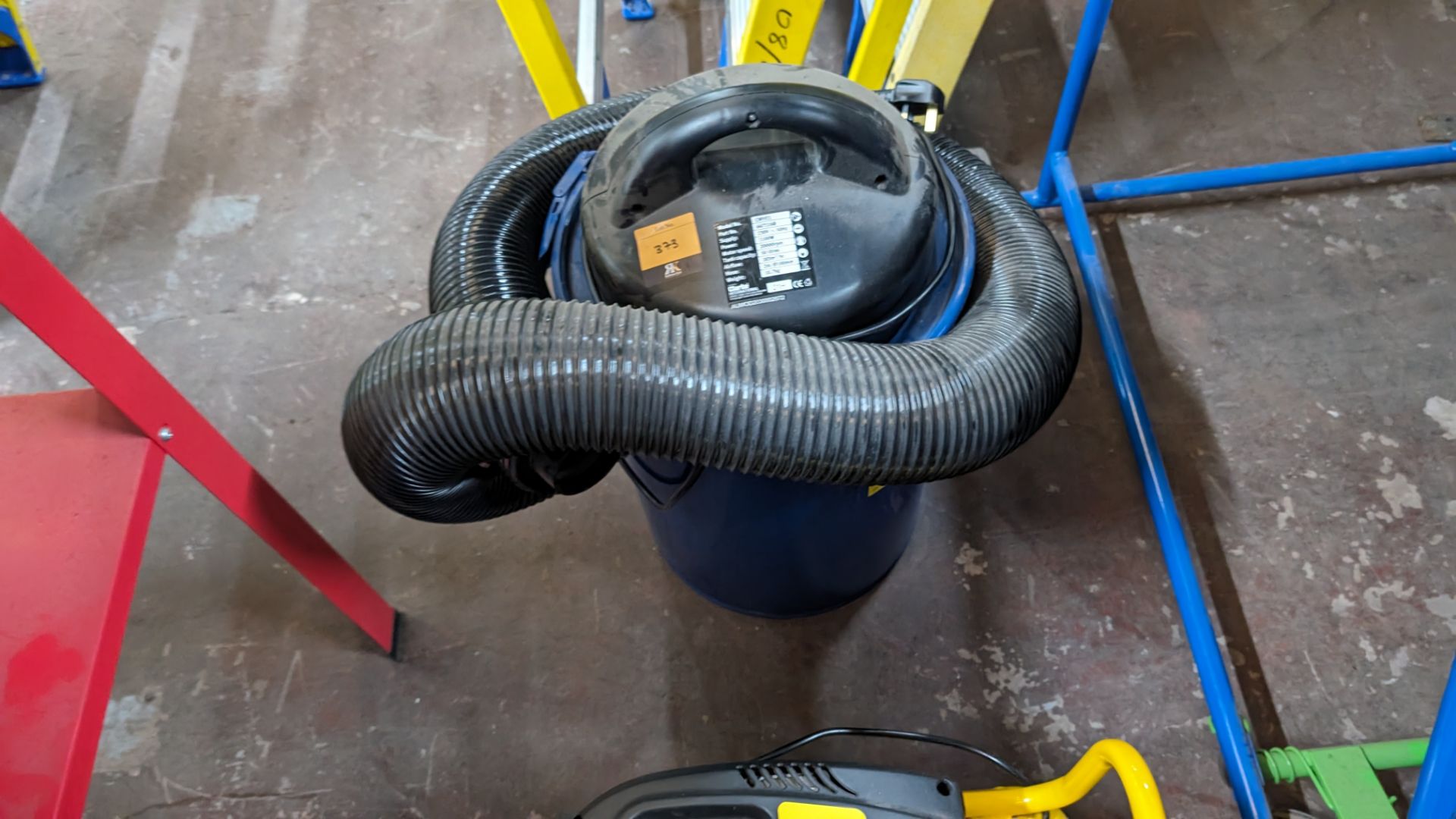 Clarke CWVE1 industrial vacuumPlease note, this lot is subject to VAT ...