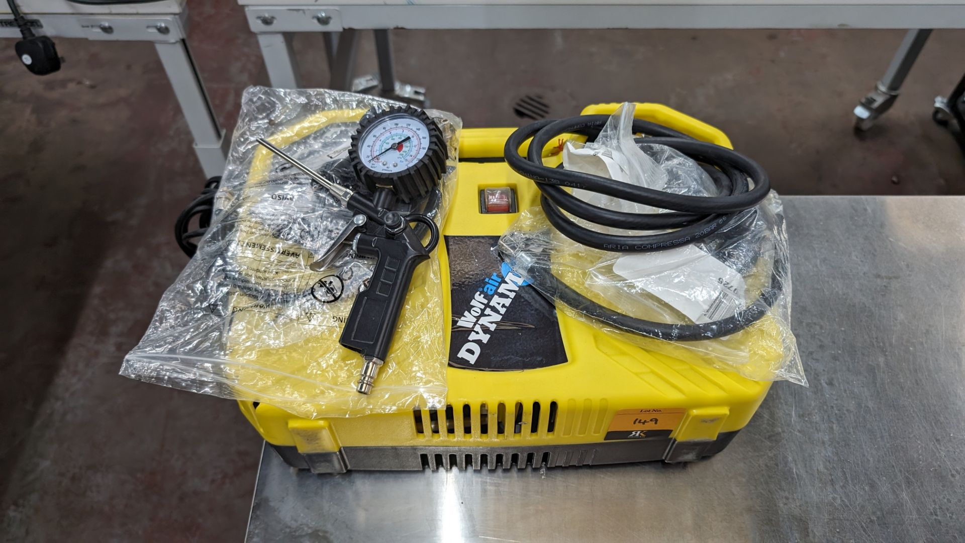 Wolf Air Dynamite compressor systemPlease note, this lot is subject to ...