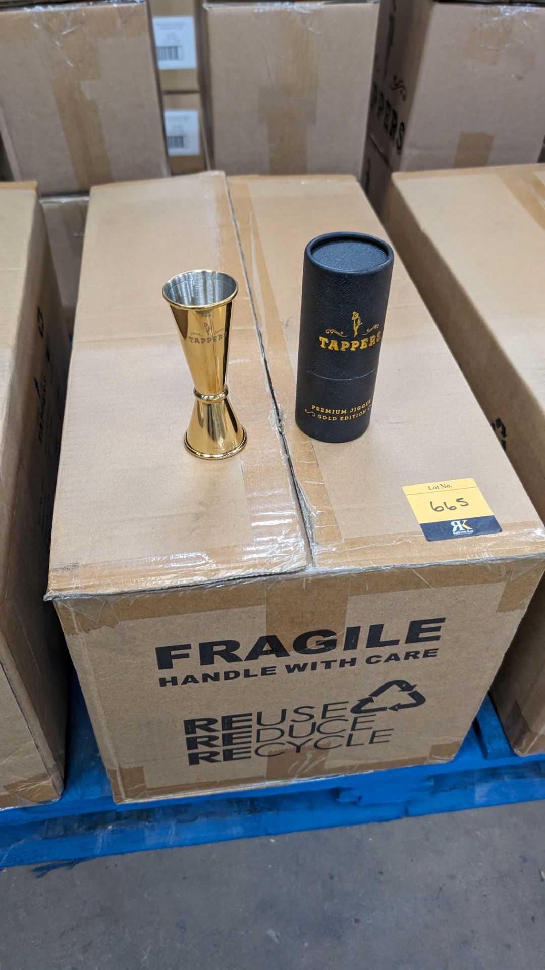 100 off Tappers branded gold jiggers - this lot comprises 1 premium ...