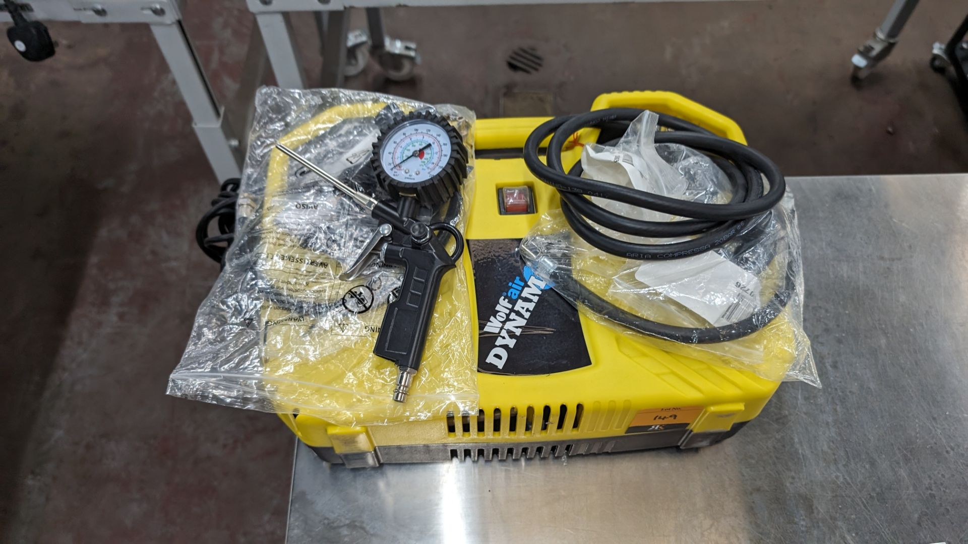 Wolf Air Dynamite compressor systemPlease note, this lot is subject to ...