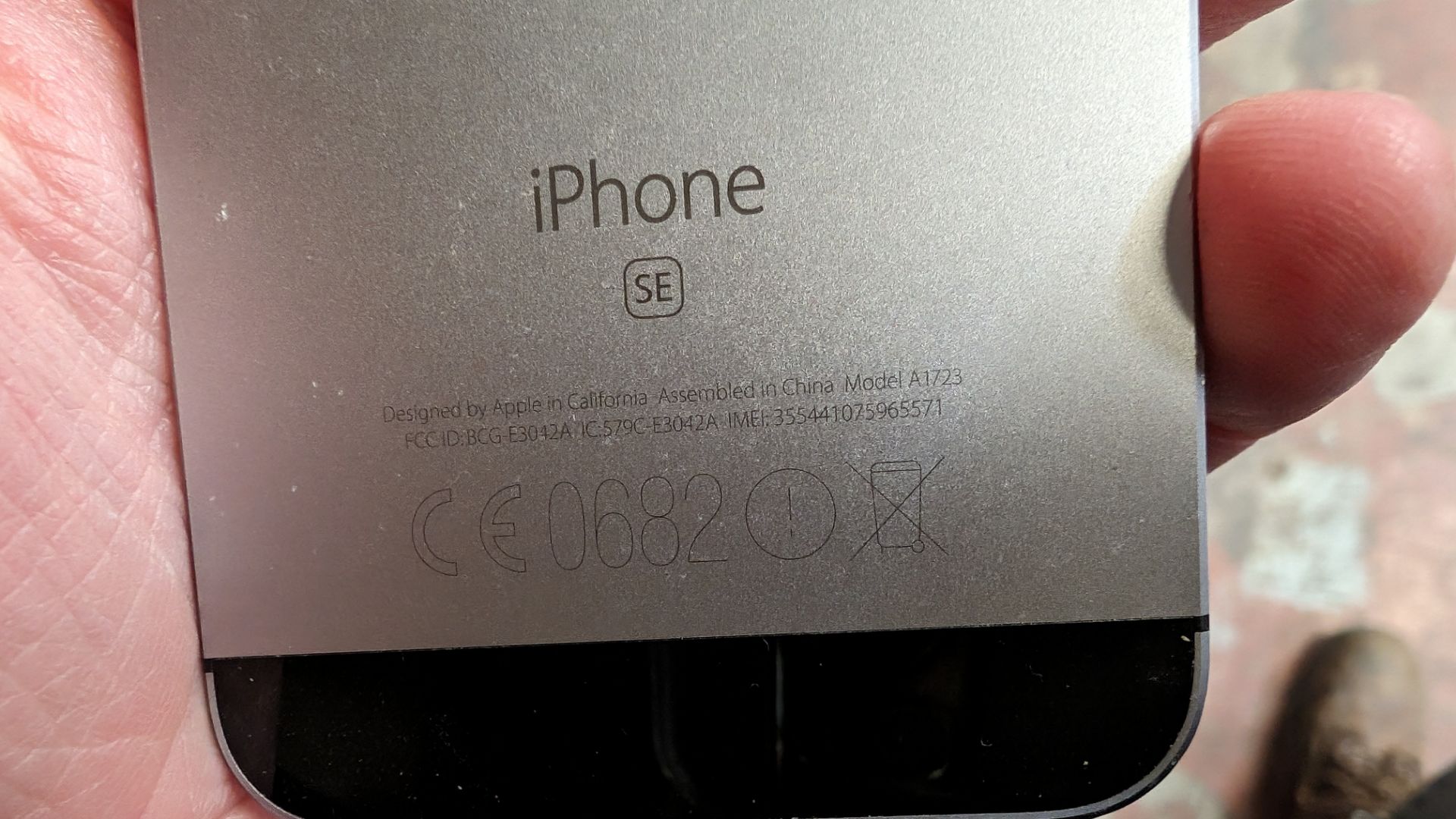Apple iPhone SE (64GB) model A1723. NB: Locked to Apple Account Lots ...