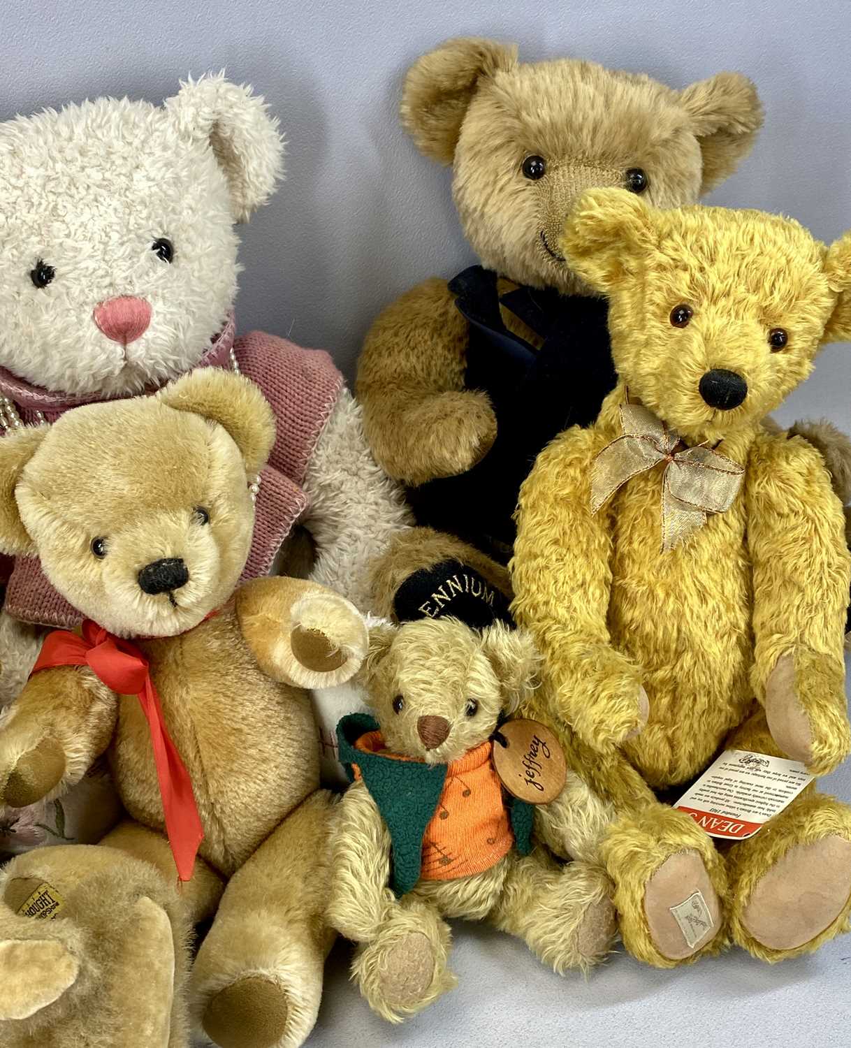 GROUP OF COLLECTABLE TEDDY BEARS (7) including Harrods, Merrythought ...