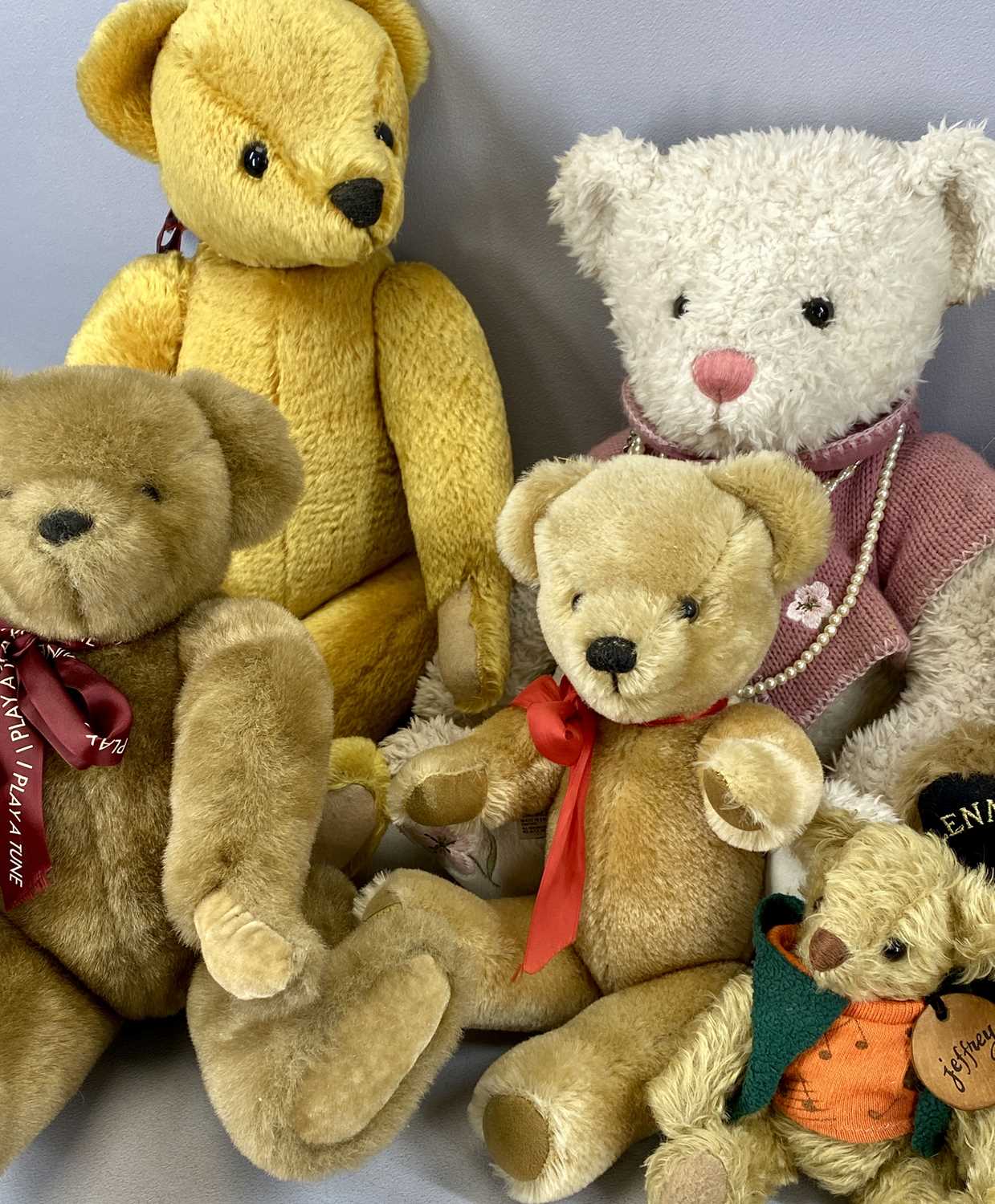 GROUP OF COLLECTABLE TEDDY BEARS (7) including Harrods, Merrythought ...