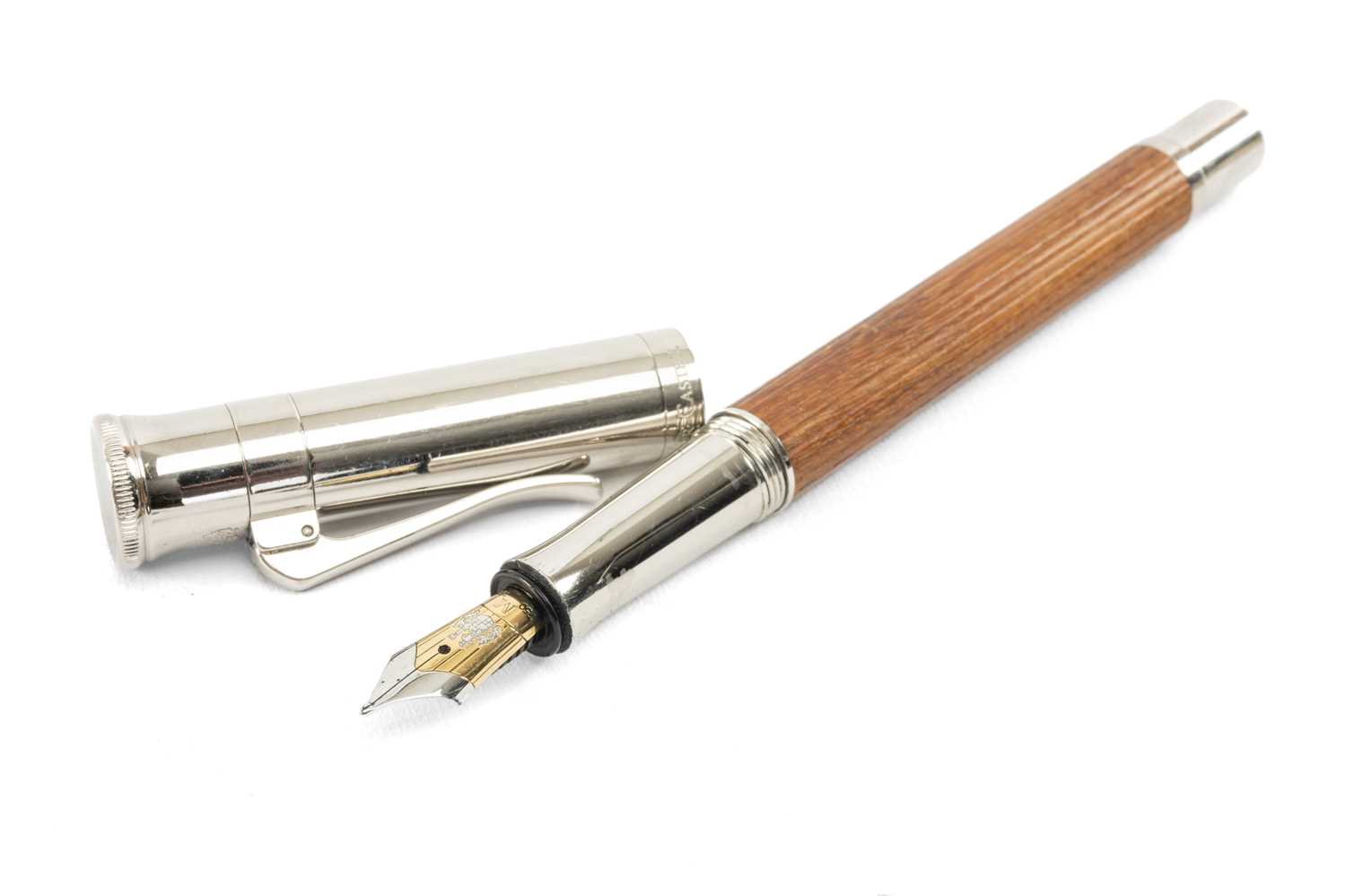 GRAFF VON FABER-CASTELL 'CLASSIC' FOUNTAIN PEN, ribbed wood barrel and ...