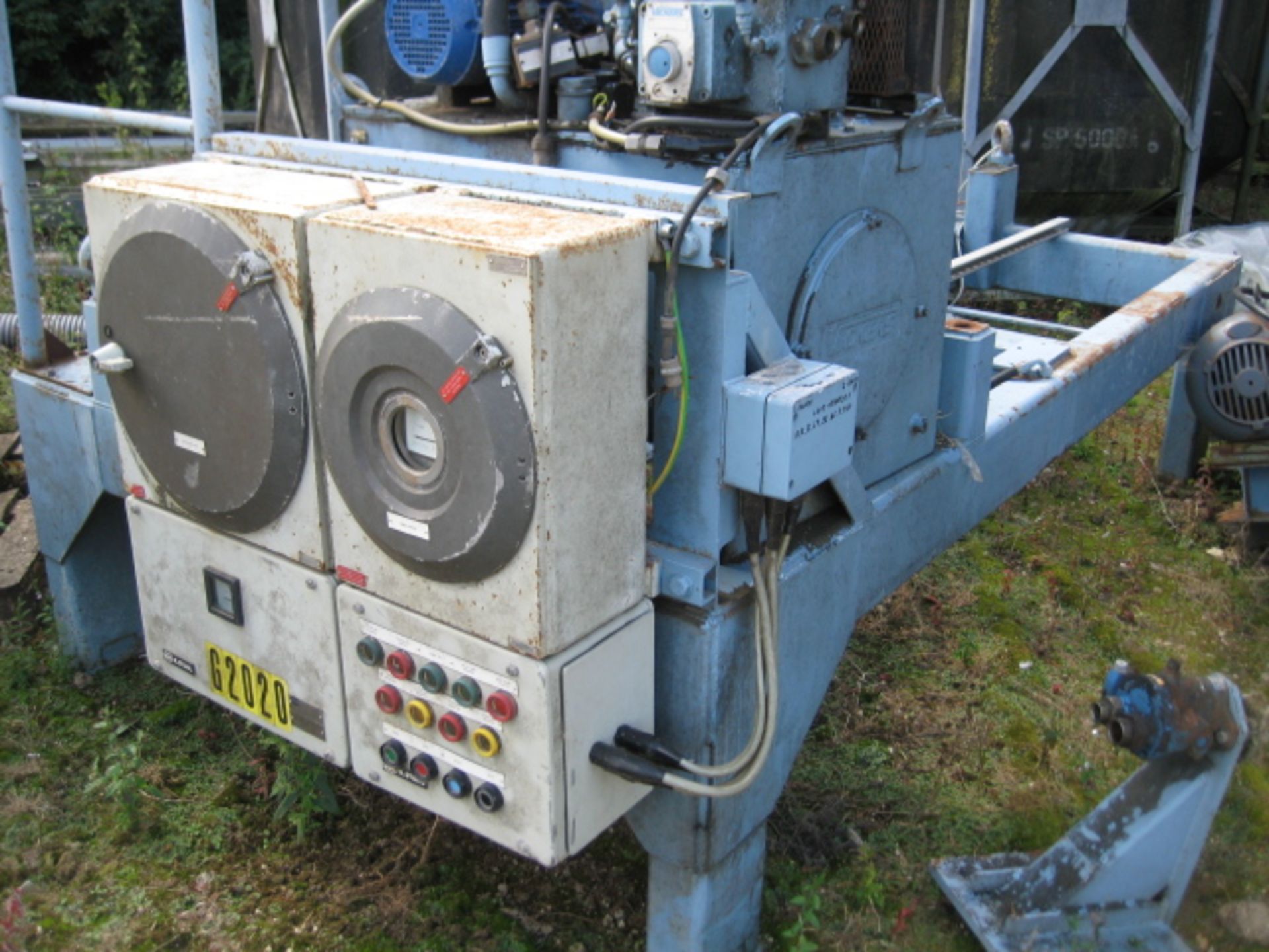 Vickers Hydraulic Powerpack, on support frame, with control panel and ...