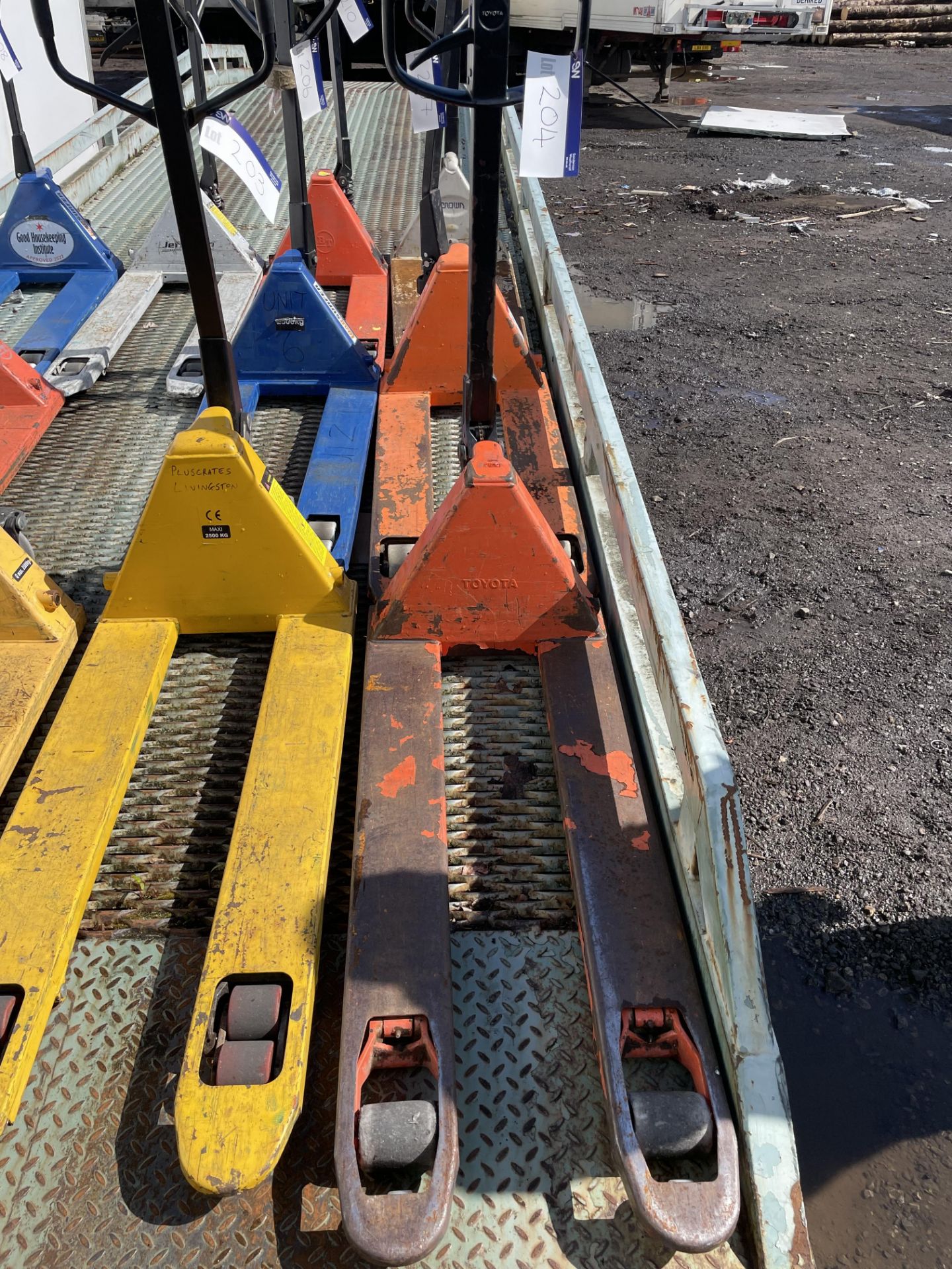 Toyota Hand Hydraulic Pallet Truck Please read the following important ...