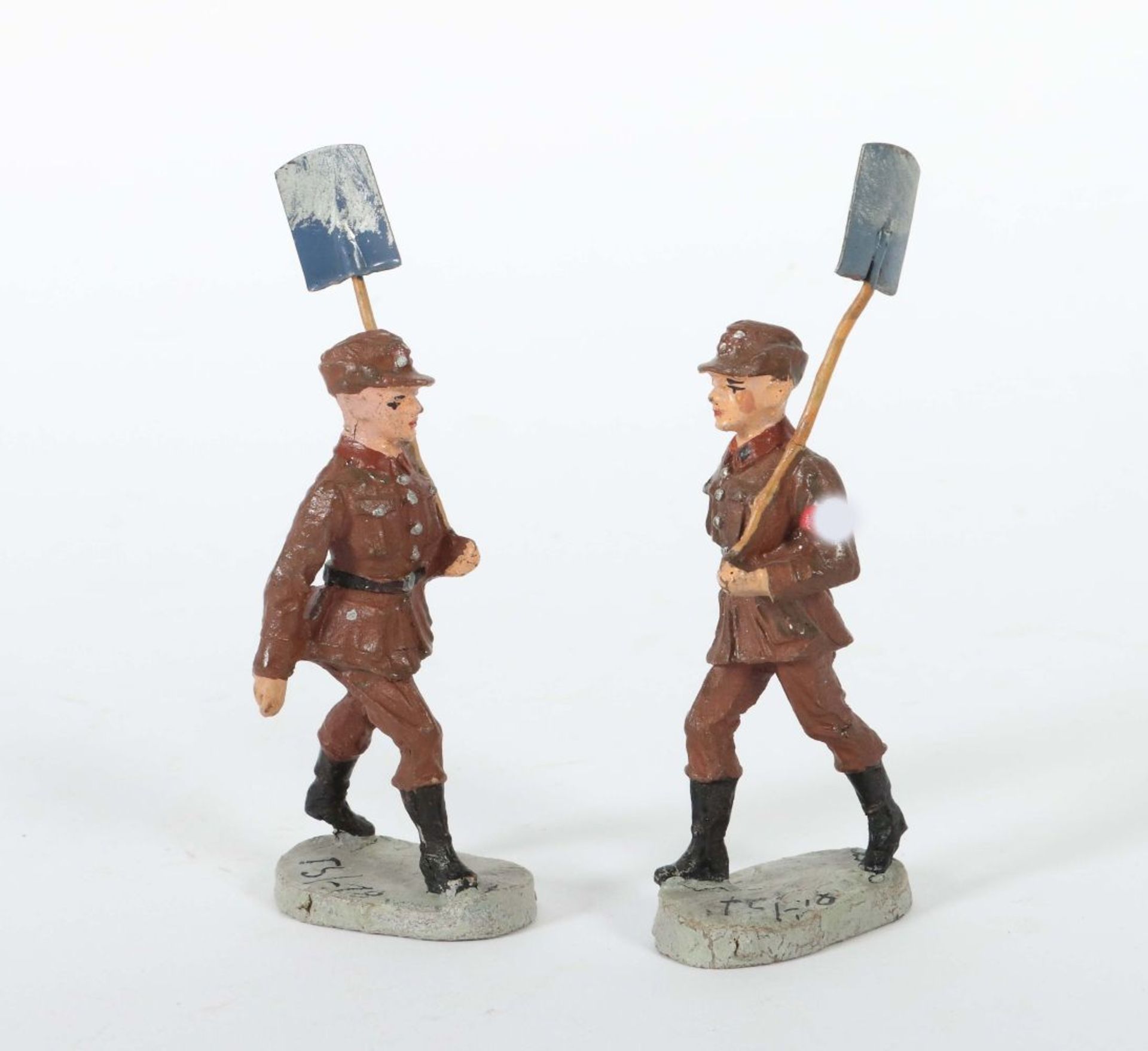 2 RAD-SoldatenElastolin, 2 RAD-Soldaten im Marsch mit Spaten, ähnlich ...