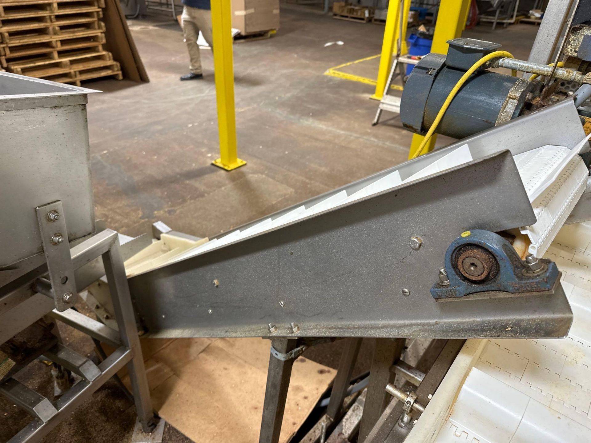 Used Cleated Incline Conveyor with: Cleats: 6” w x 12” x 2” deep Infeed ...