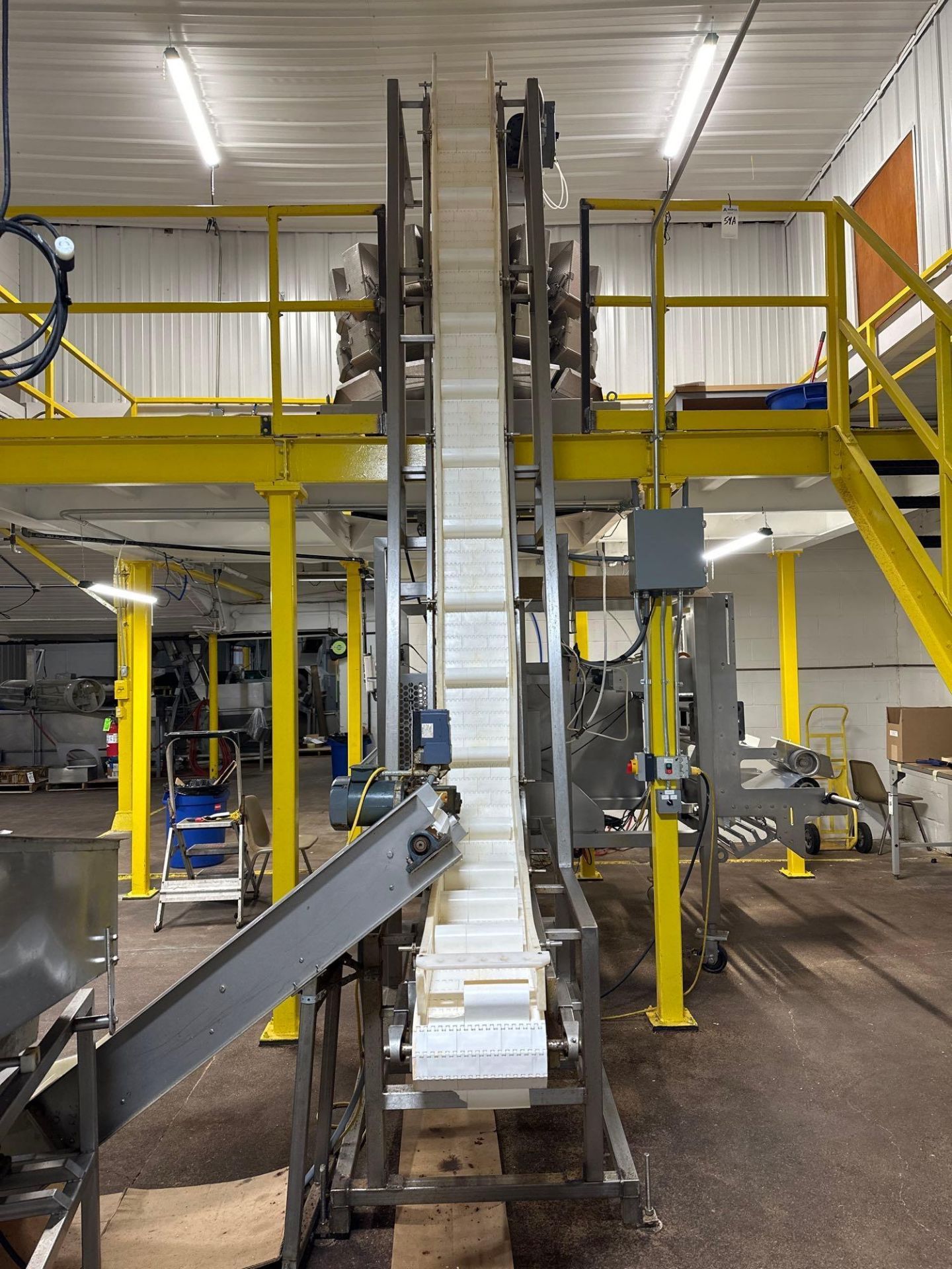 Used “Z” Bucket Conveyor/Cleated Conveyor with: SS frame white plastic ...