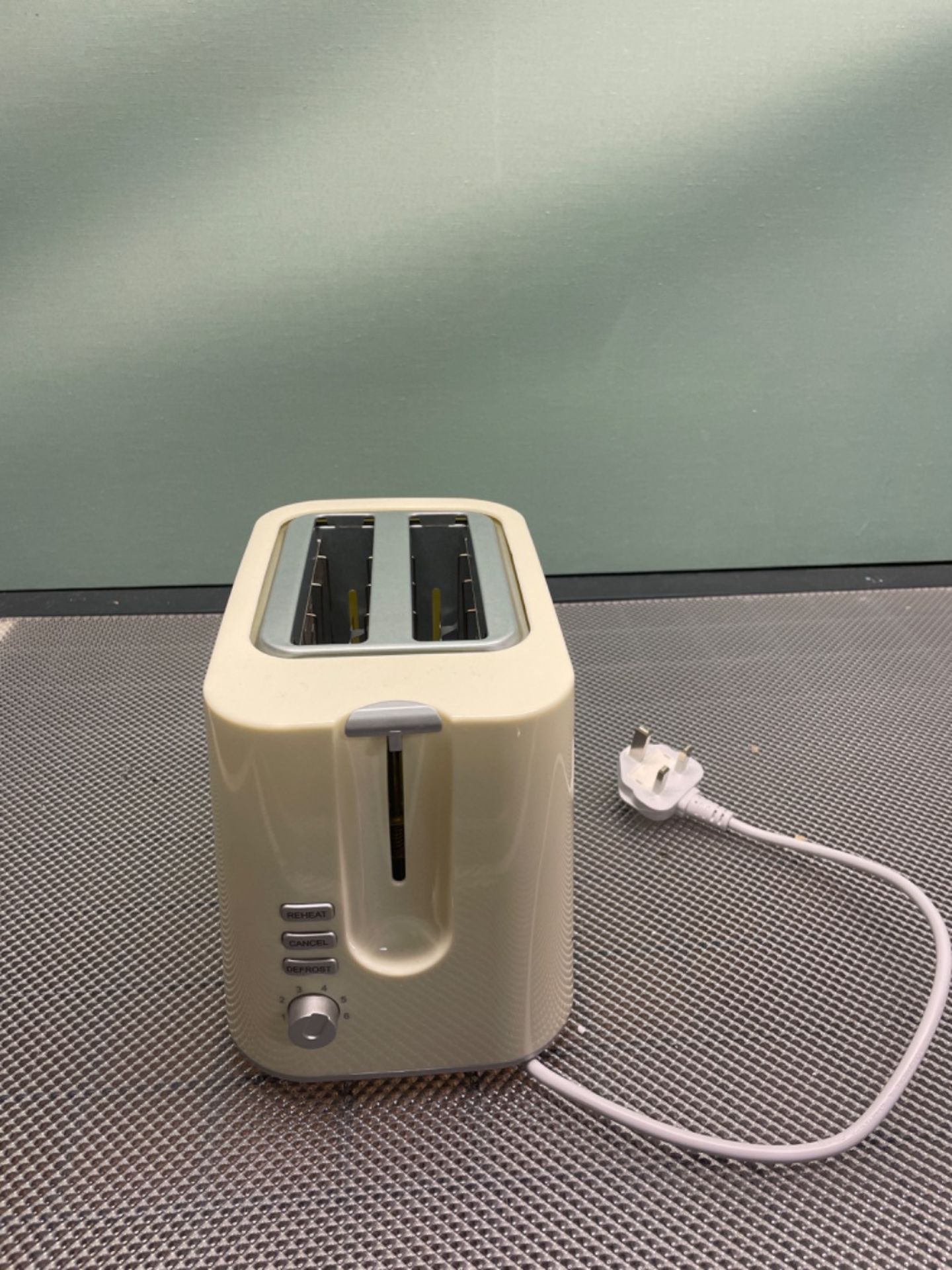 Daewoo Plastic Chrome Toaster, 2 Slice, Removable Crumb Tray, Browning ...
