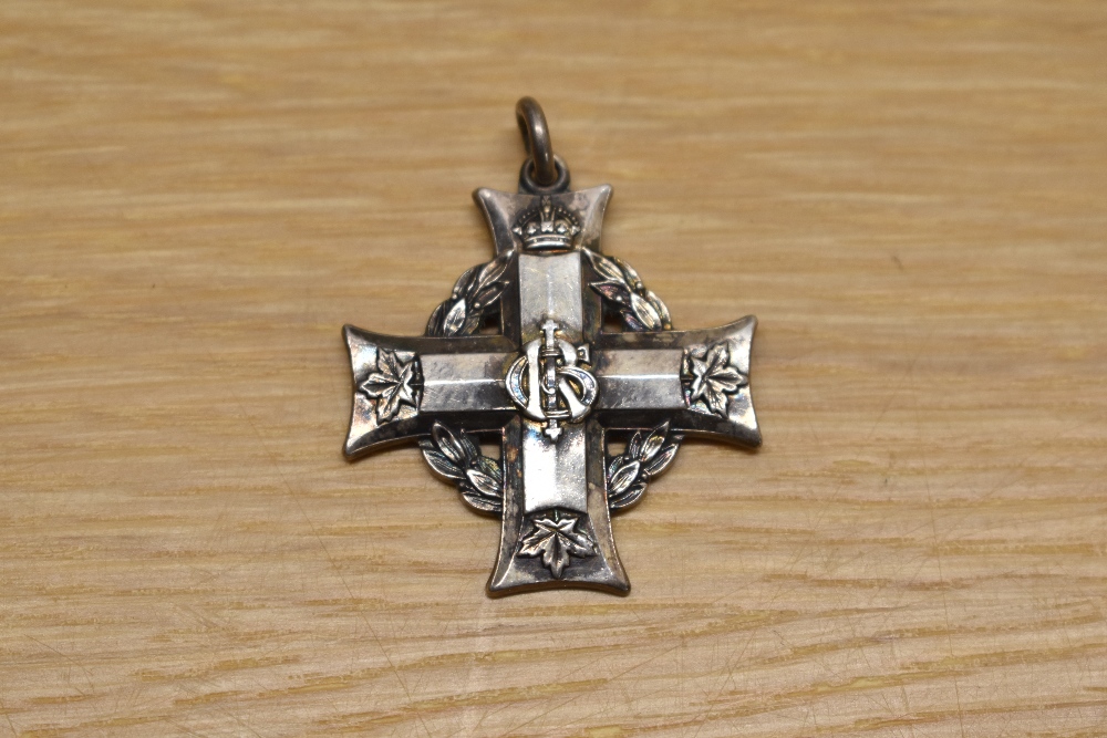 A George V WWI Silver Canadian Memorial Cross to 447942 PTE.H.WILLIAMS ...
