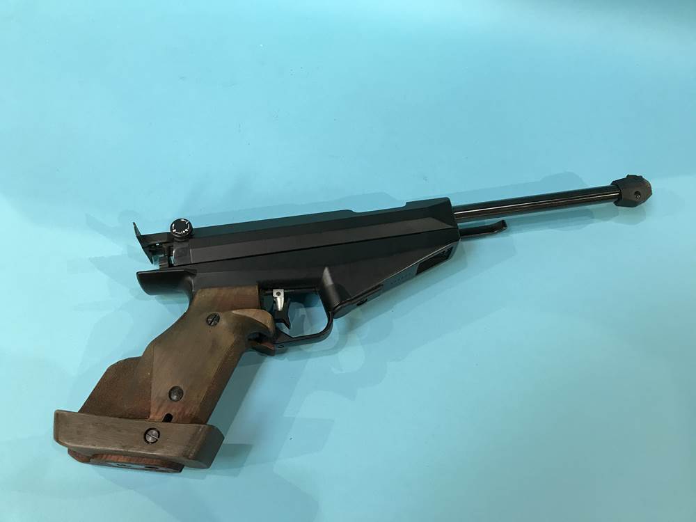 A Feinwerkbau D-7238, model 90 177, side lever target pistol