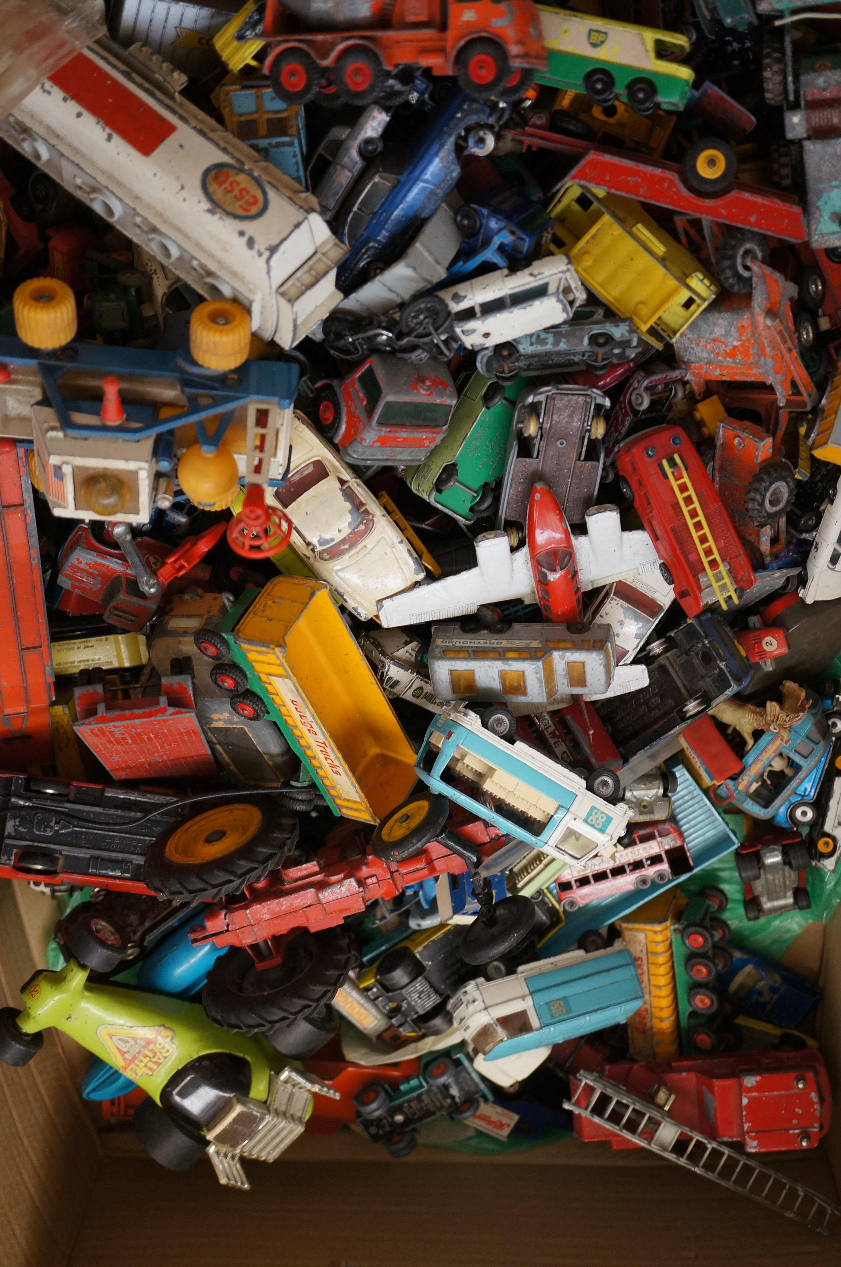 Large collection of vintage toys to include Corgi & matchbox - unsorted